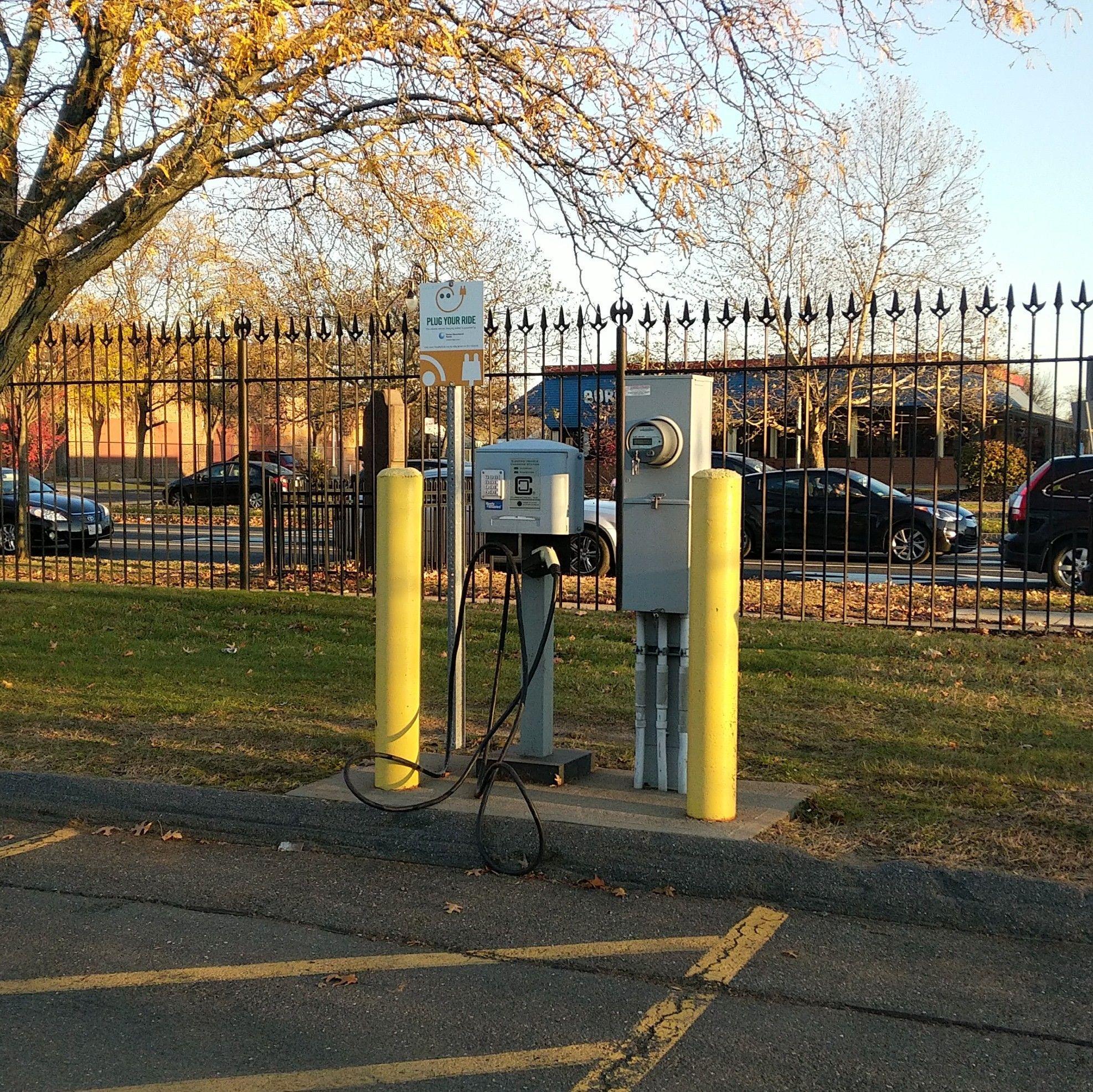Springfield Technology Park - Federal One | Springfield, MA | EV Station