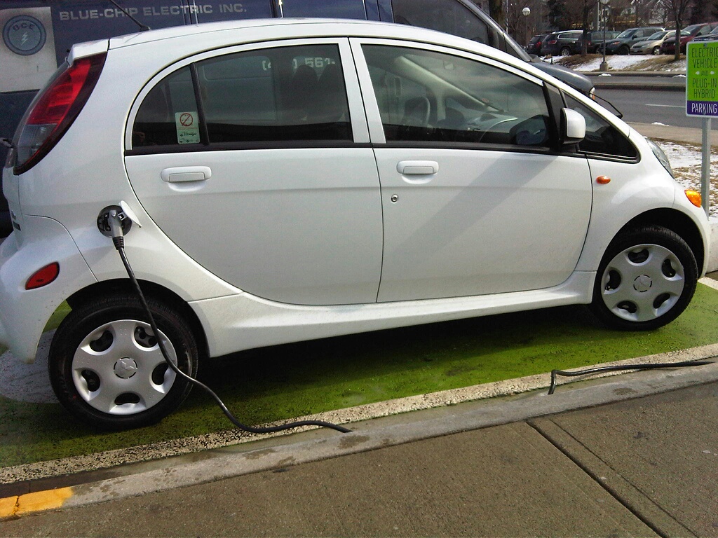 Mapleview Shopping Centre - Laura | Burlington, ON | EV Station