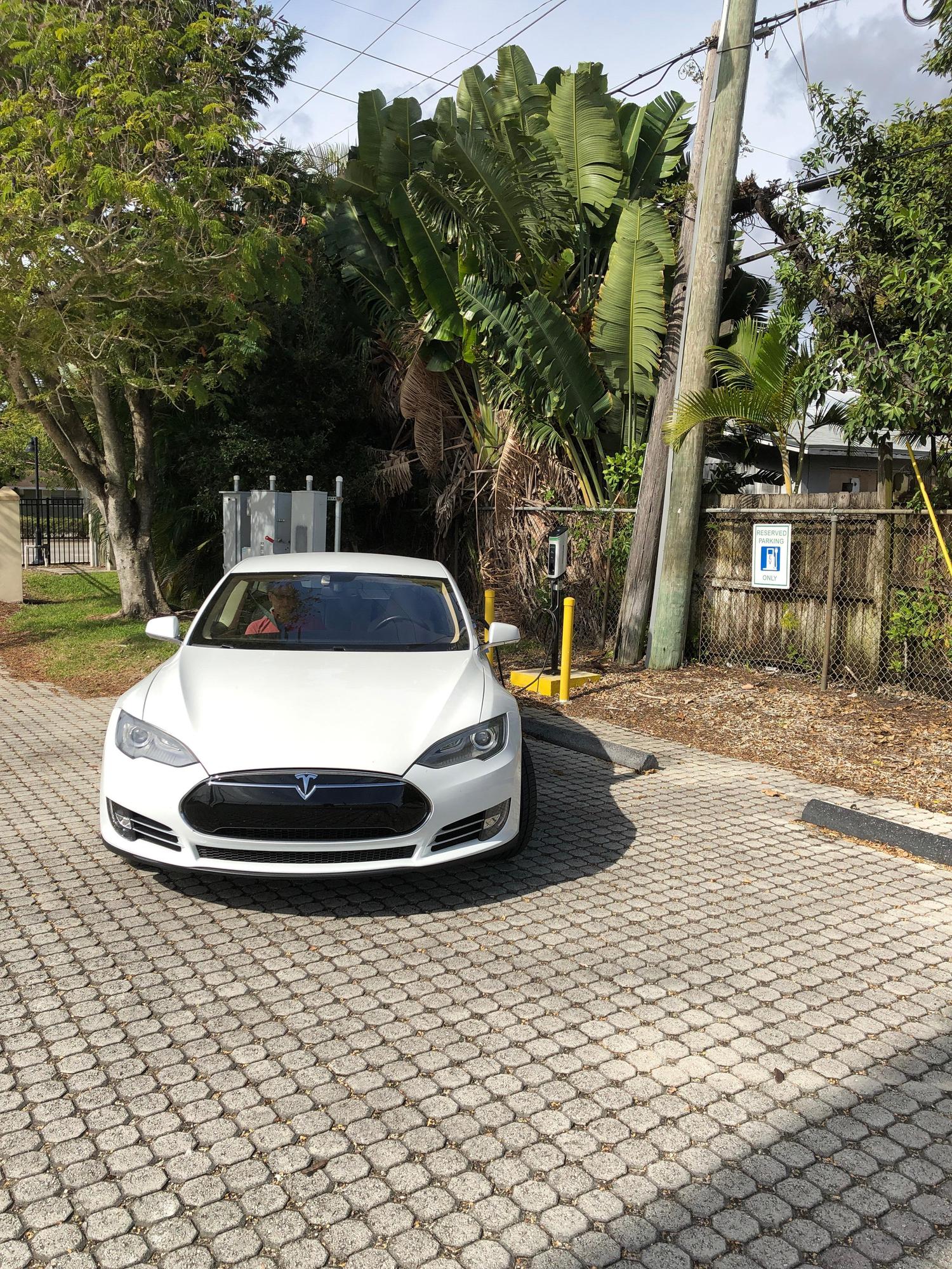 Mickel Park | Wilton Manors, FL | EV Station