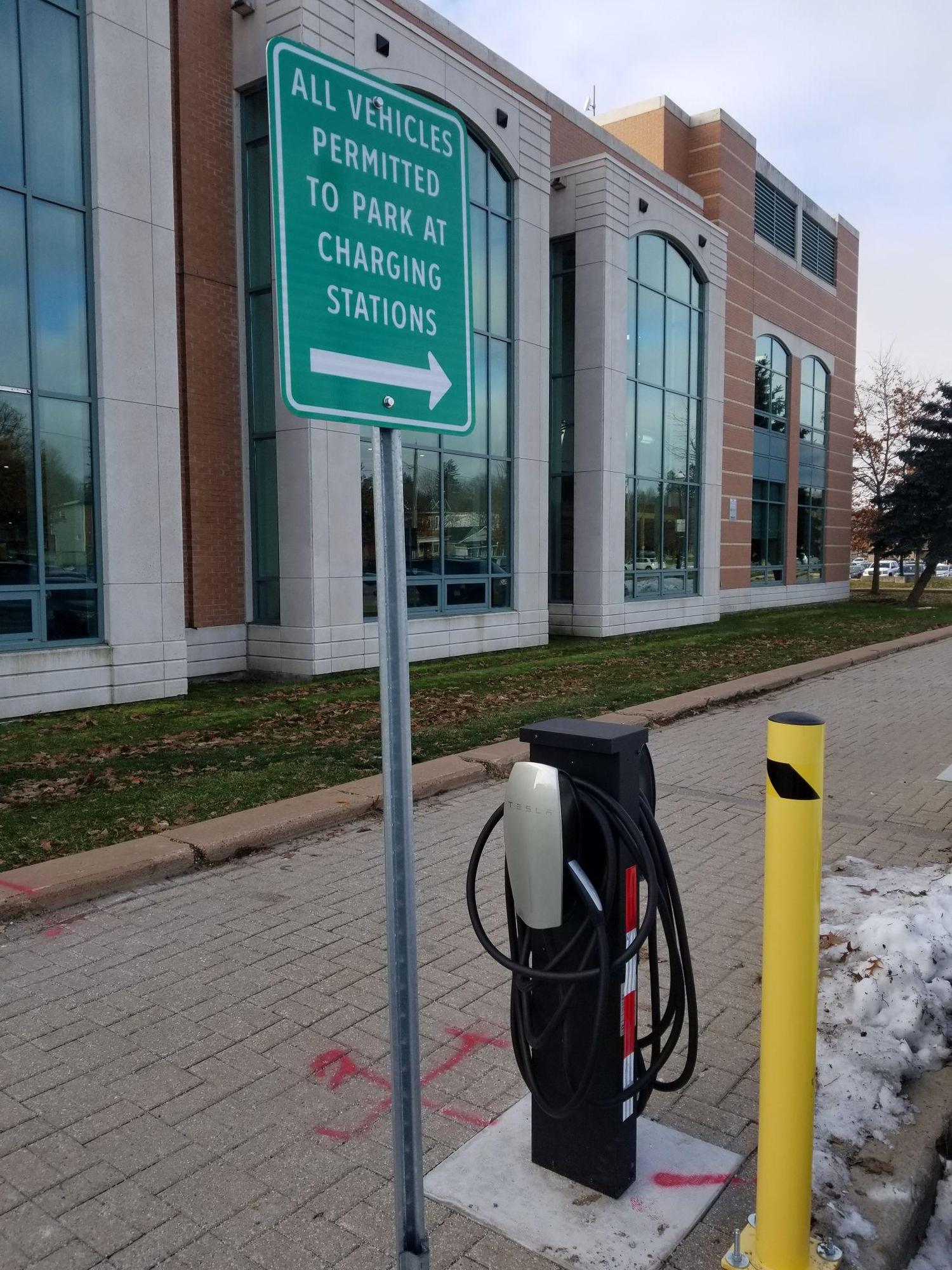 Barrie Public Library - Downtown Branch | Barrie, ON | EV Station