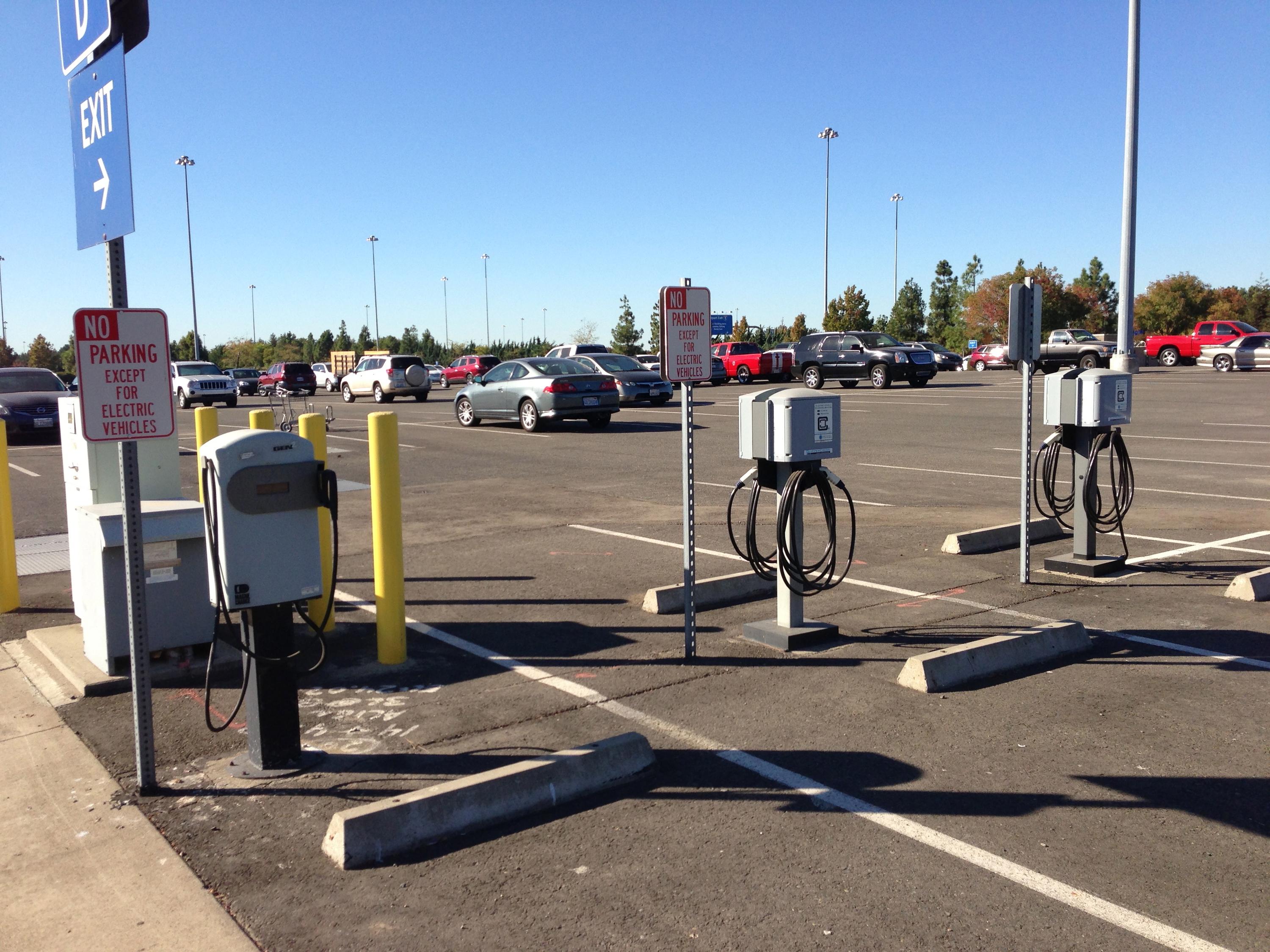 Sacramento Airport - Daily Parking Lot | Sacramento, CA | EV Station