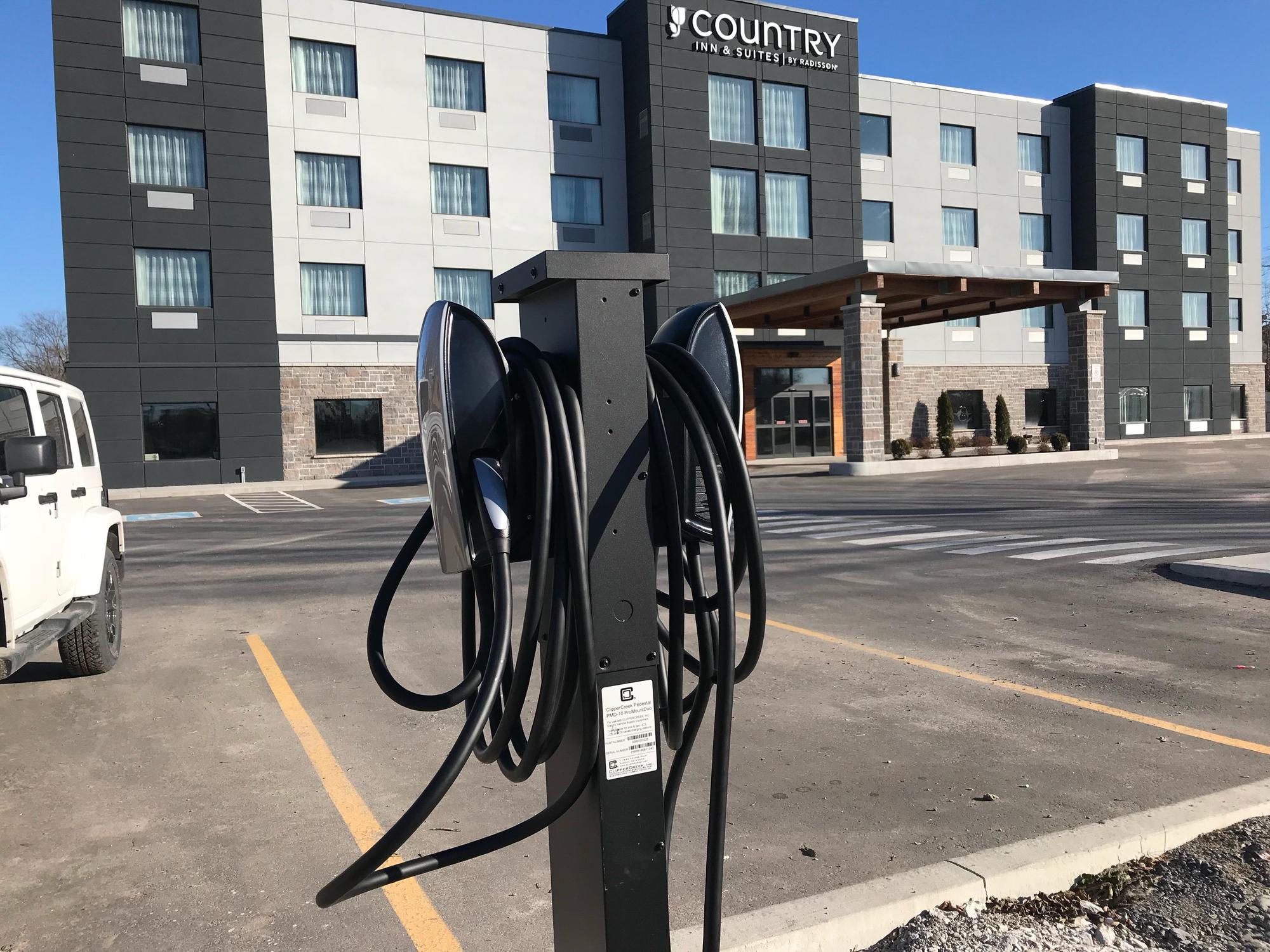 Country Inn & Suites by Radisson | Belleville, ON | EV Station