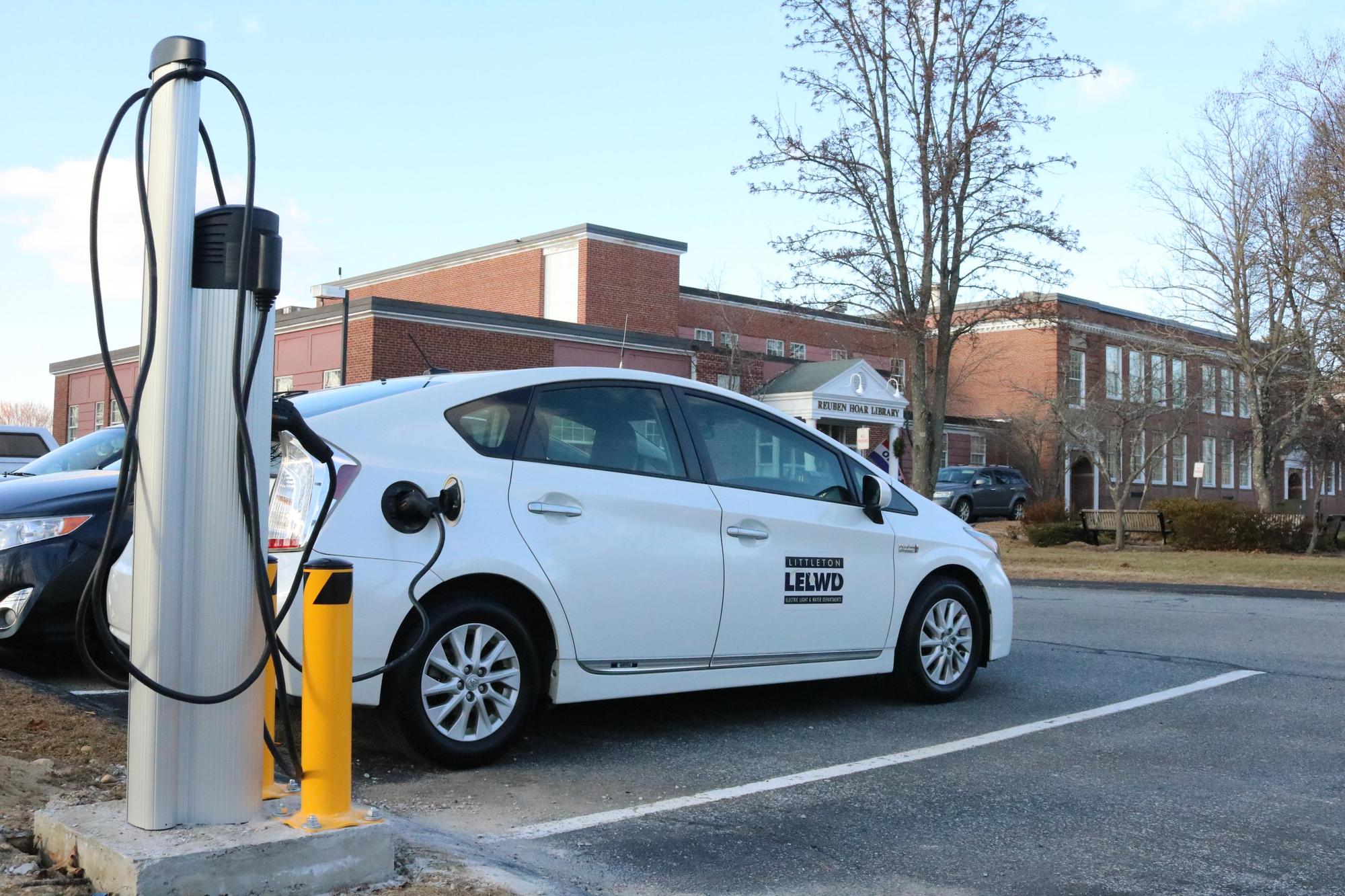 Reuben Hoar Public Library | Littleton, MA | EV Station