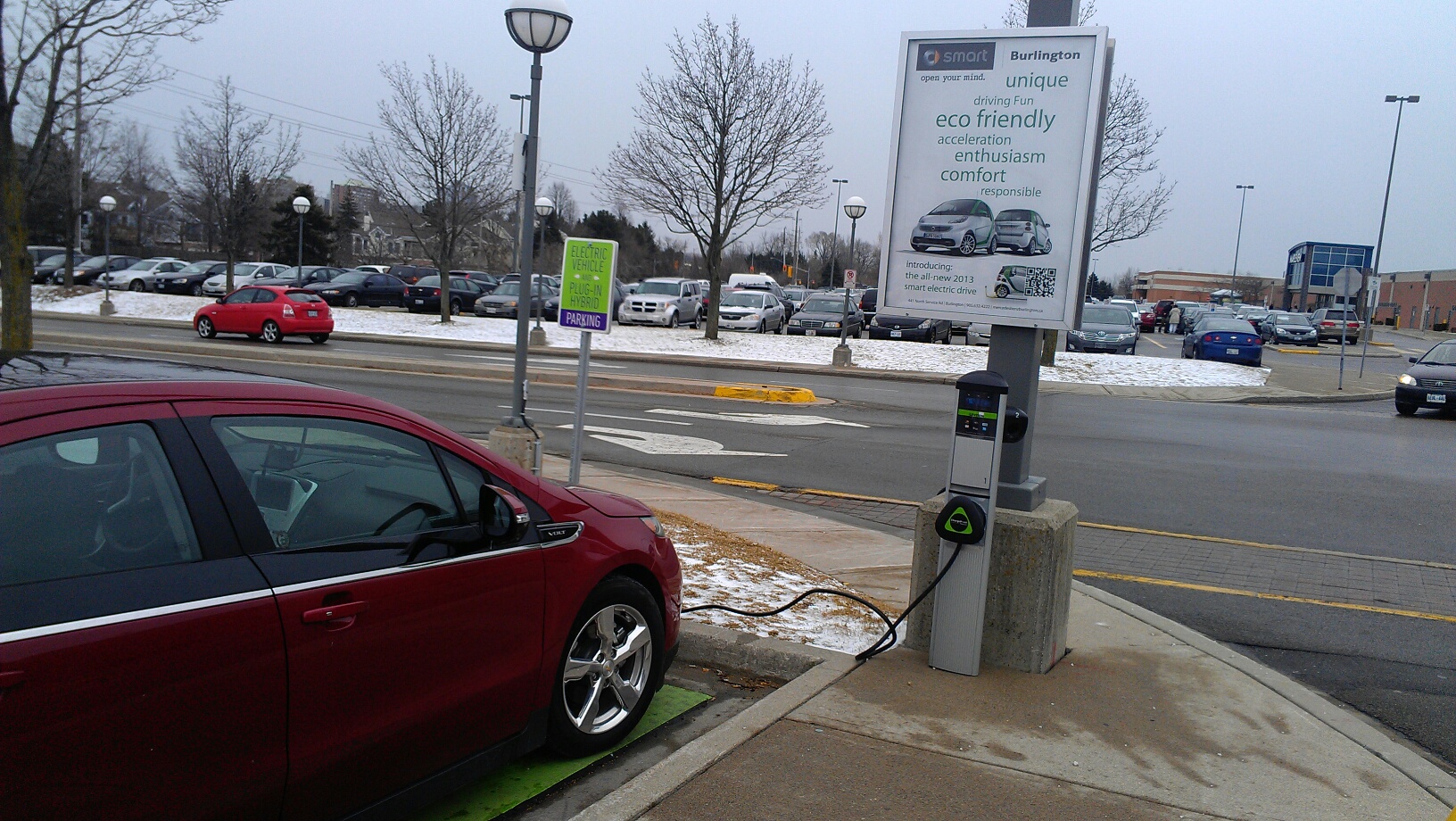 Mapleview Shopping Centre - Laura | Burlington, ON | EV Station