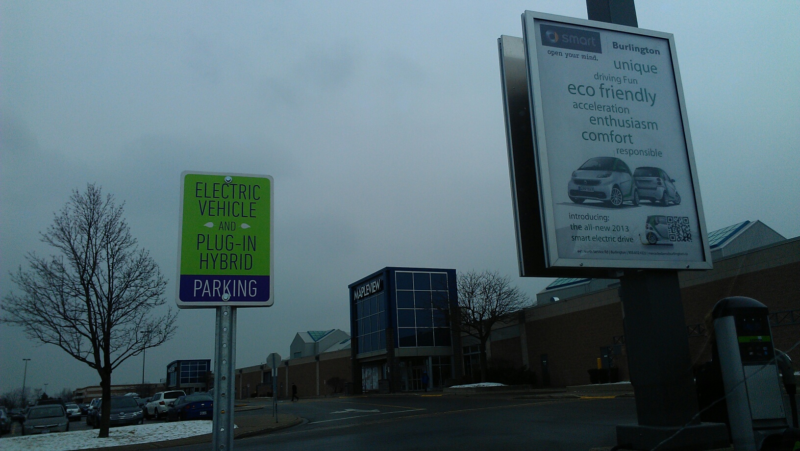 Mapleview Shopping Centre - Laura | Burlington, ON | EV Station