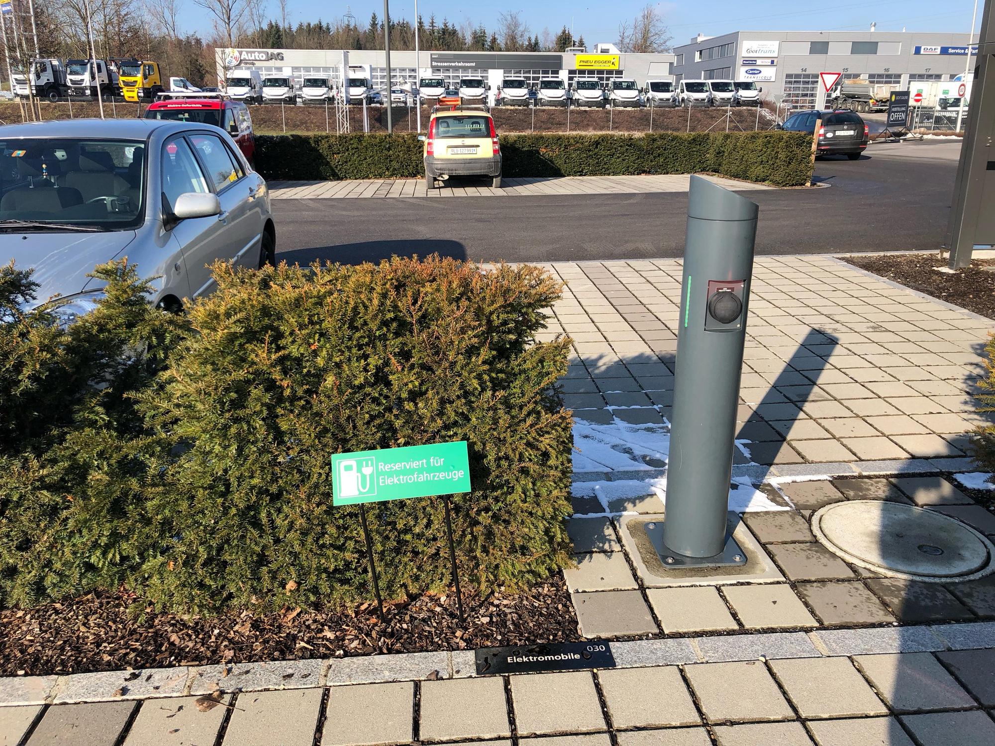 ZESY Zentrum für Systeme | Rothenburg, LU | EV Station
