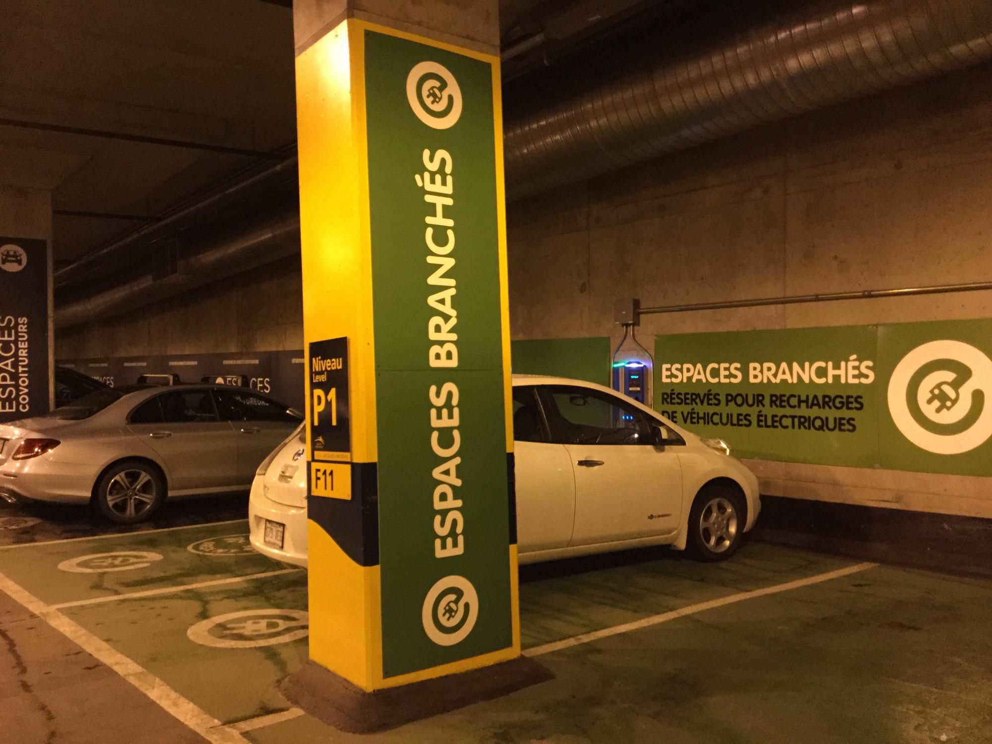 Edifice Jacques-Parizeau | Montréal, QC | EV Station