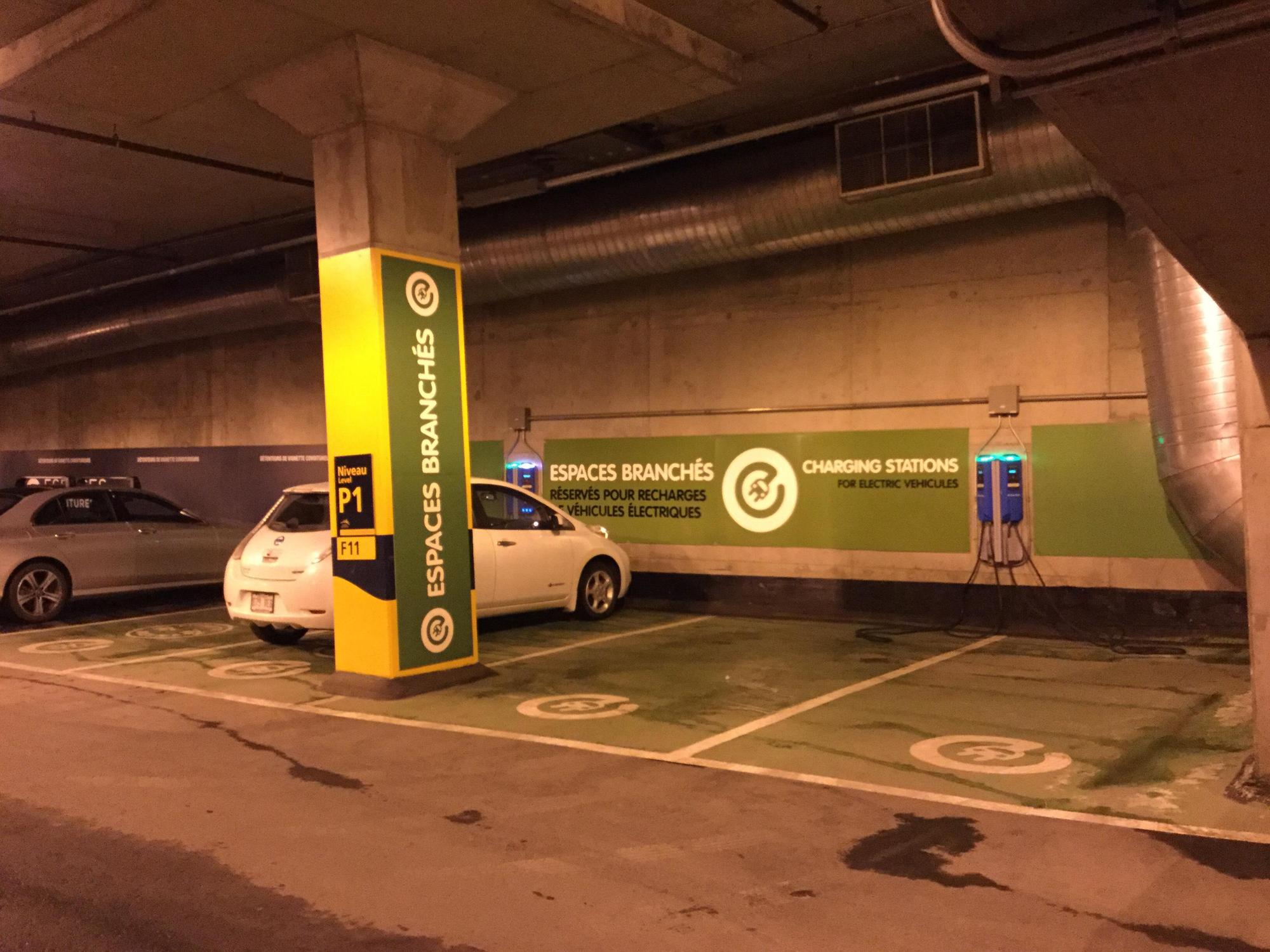 Edifice Jacques-Parizeau | Montréal, QC | EV Station