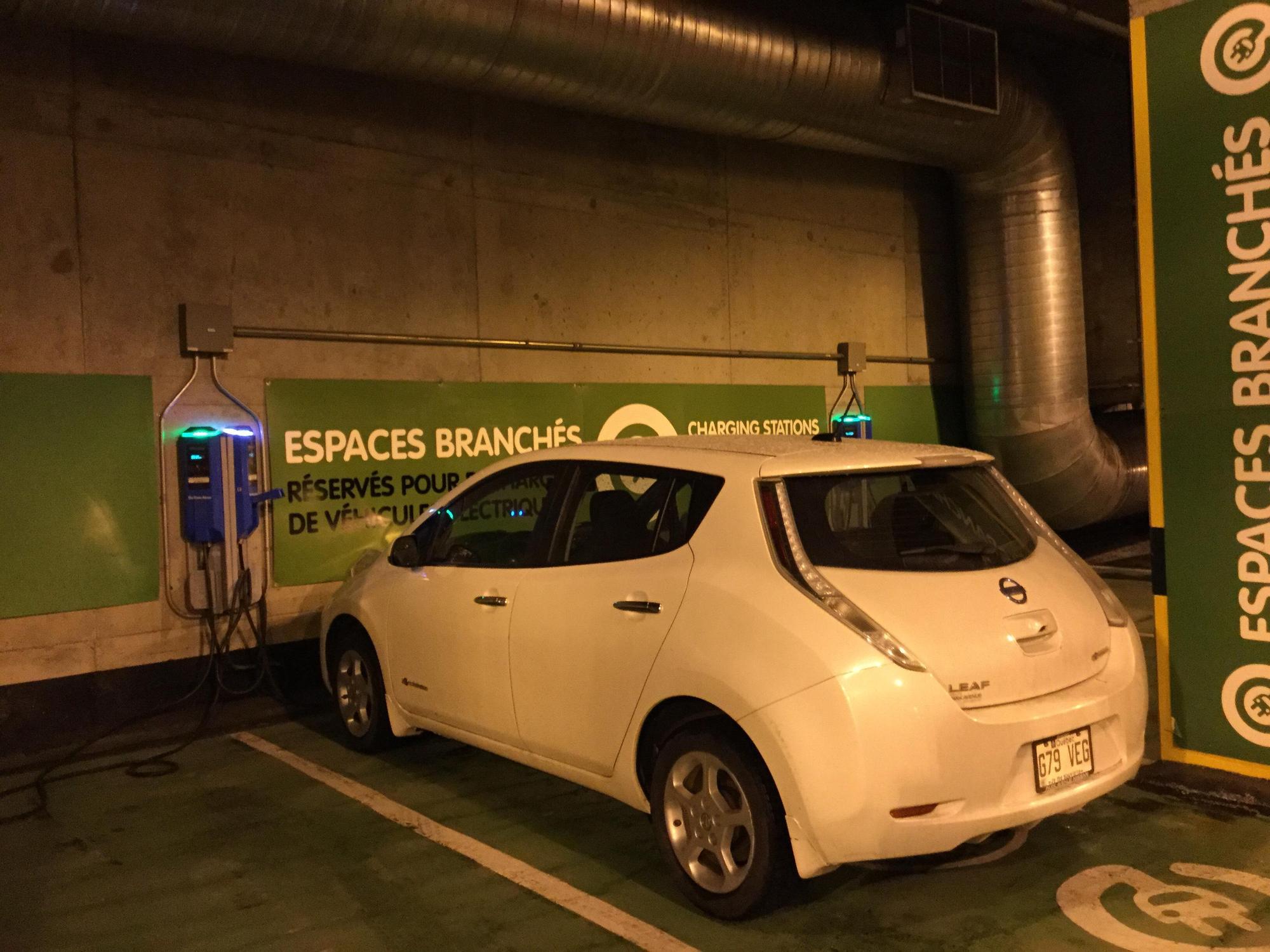 Edifice Jacques-Parizeau | Montréal, QC | EV Station