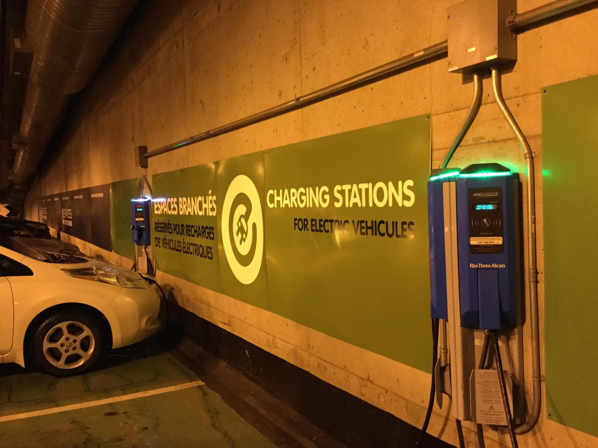 Edifice Jacques-Parizeau | Montréal, QC | EV Station