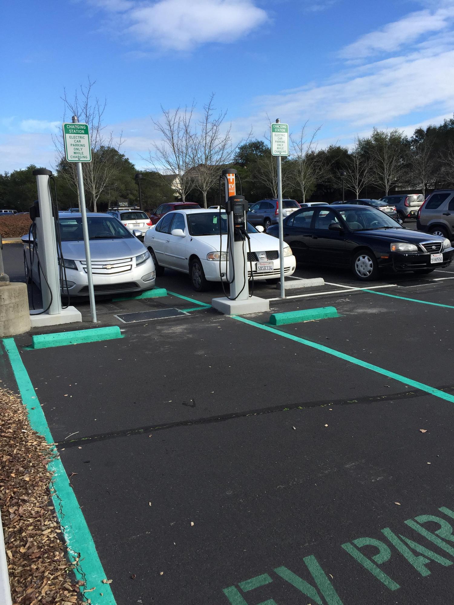 Santa Rosa Junior College | Petaluma, CA | EV Station