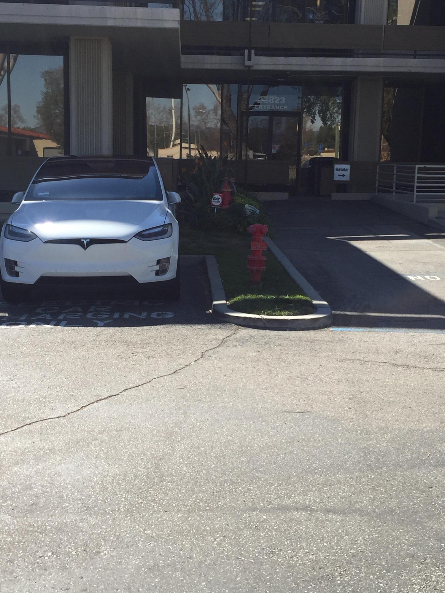 23823 Valencia Blvd Office Building | Santa Clarita, CA | EV Station