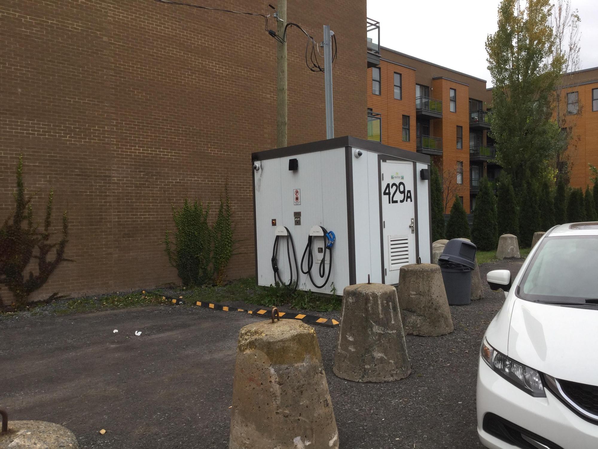 ÉMÉMM | Montréal, QC | EV Station