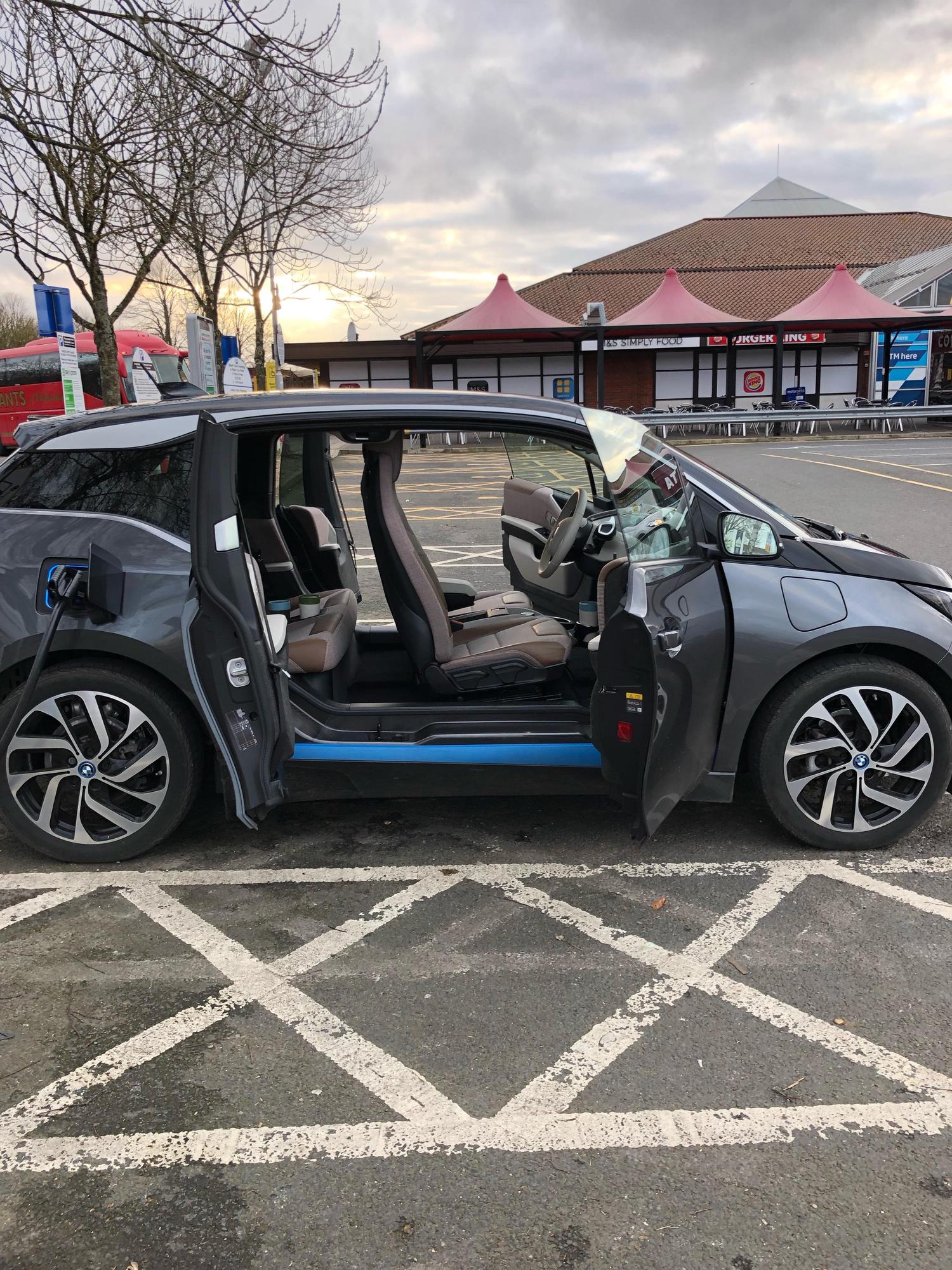 Chieveley Services M4/A34 | Moto Services, M4/A34 Motorway Jct 13 ...