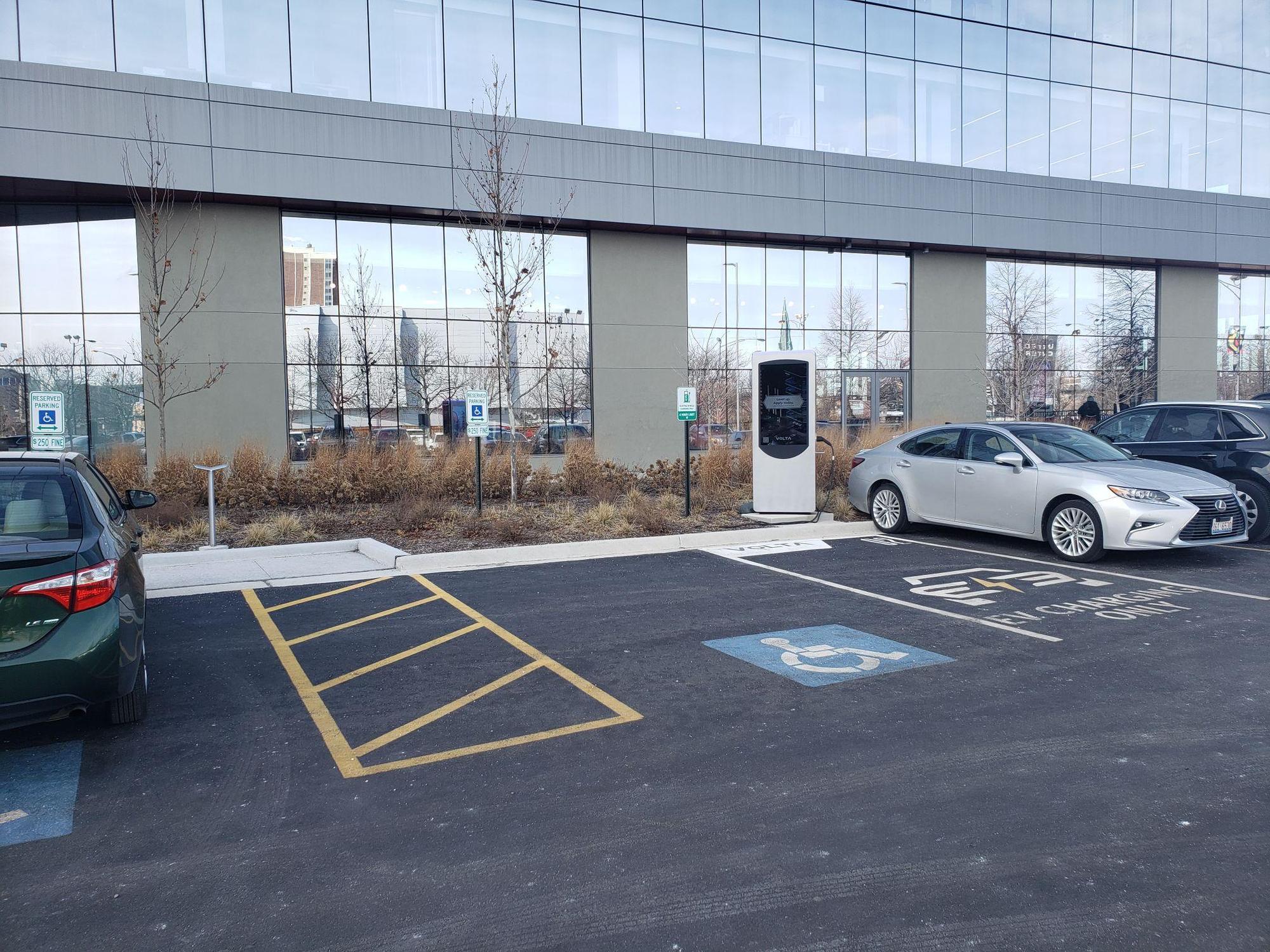 United Center - Lot H | Chicago, IL | EV Station
