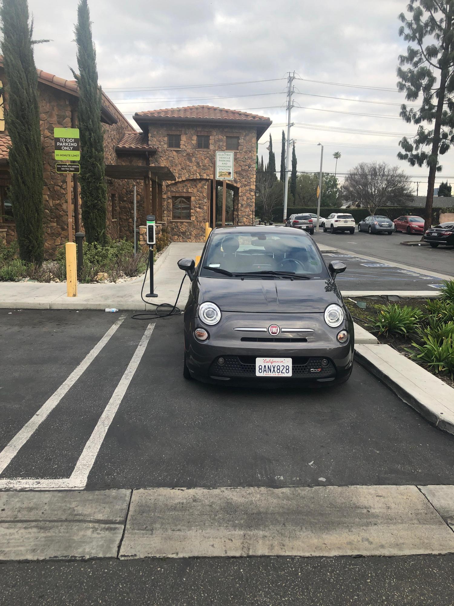 Fallbrook Center - Olive Garden | Los Angeles, CA | EV Station