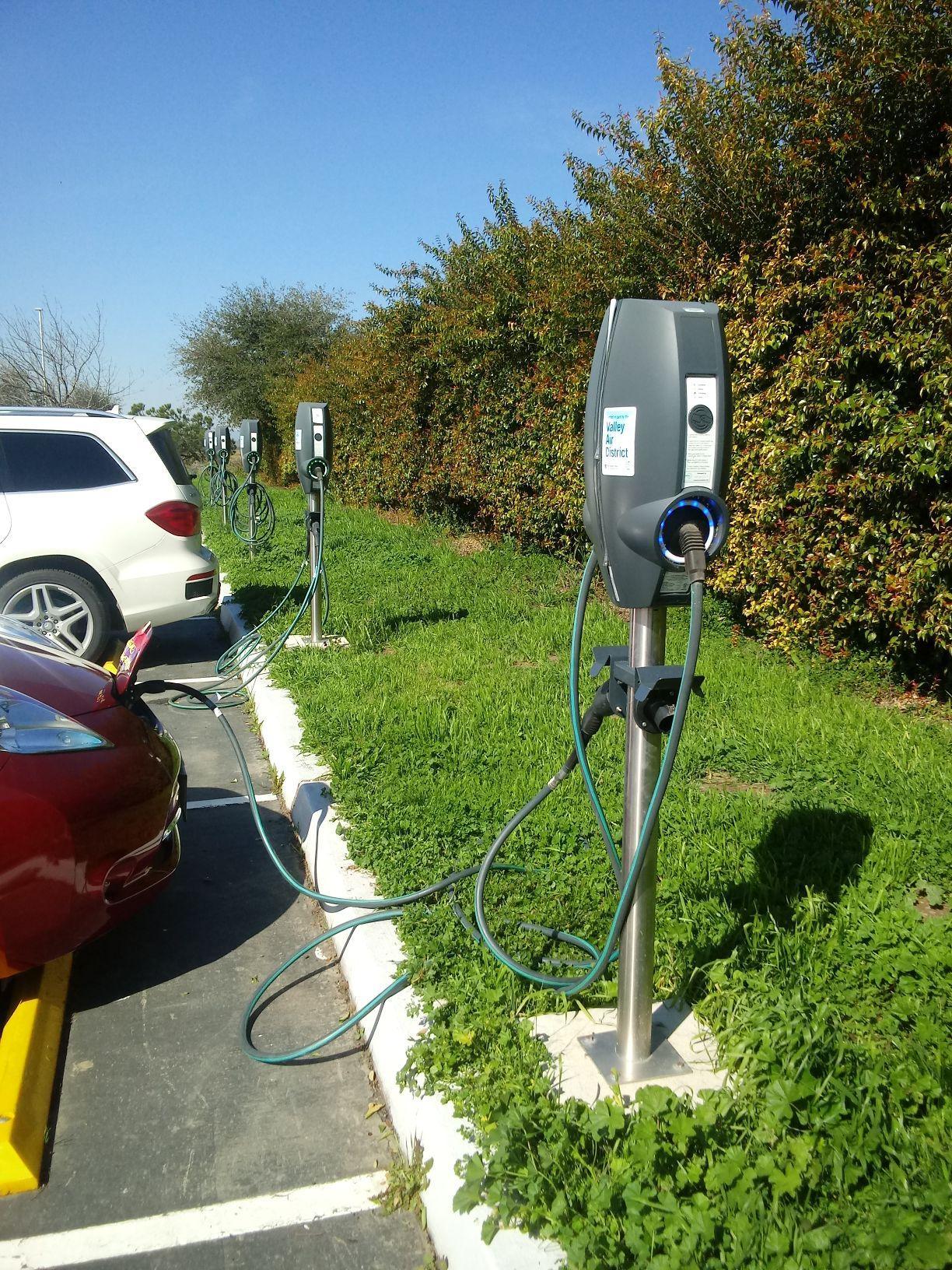 Merced College - Parking Lot B | Los Banos, CA | EV Station