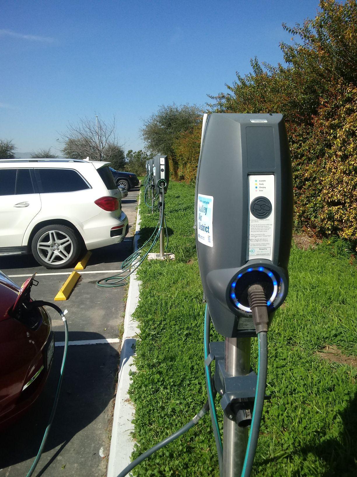 Merced College - Parking Lot B | Los Banos, CA | EV Station