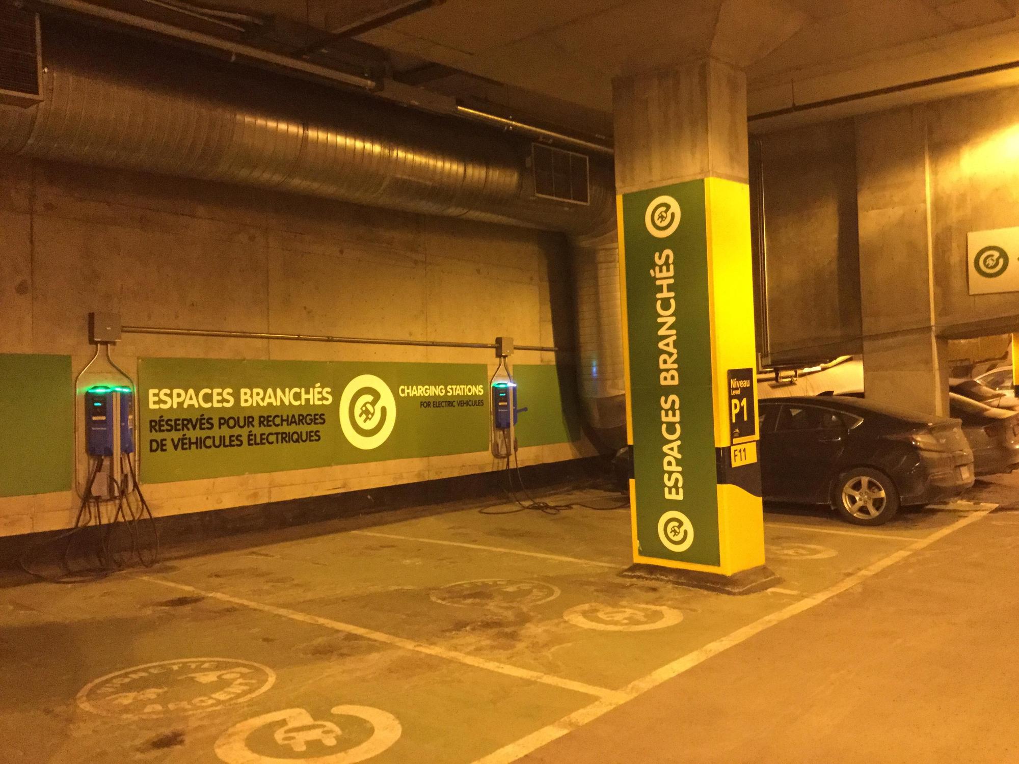 Edifice Jacques-Parizeau | Montréal, QC | EV Station