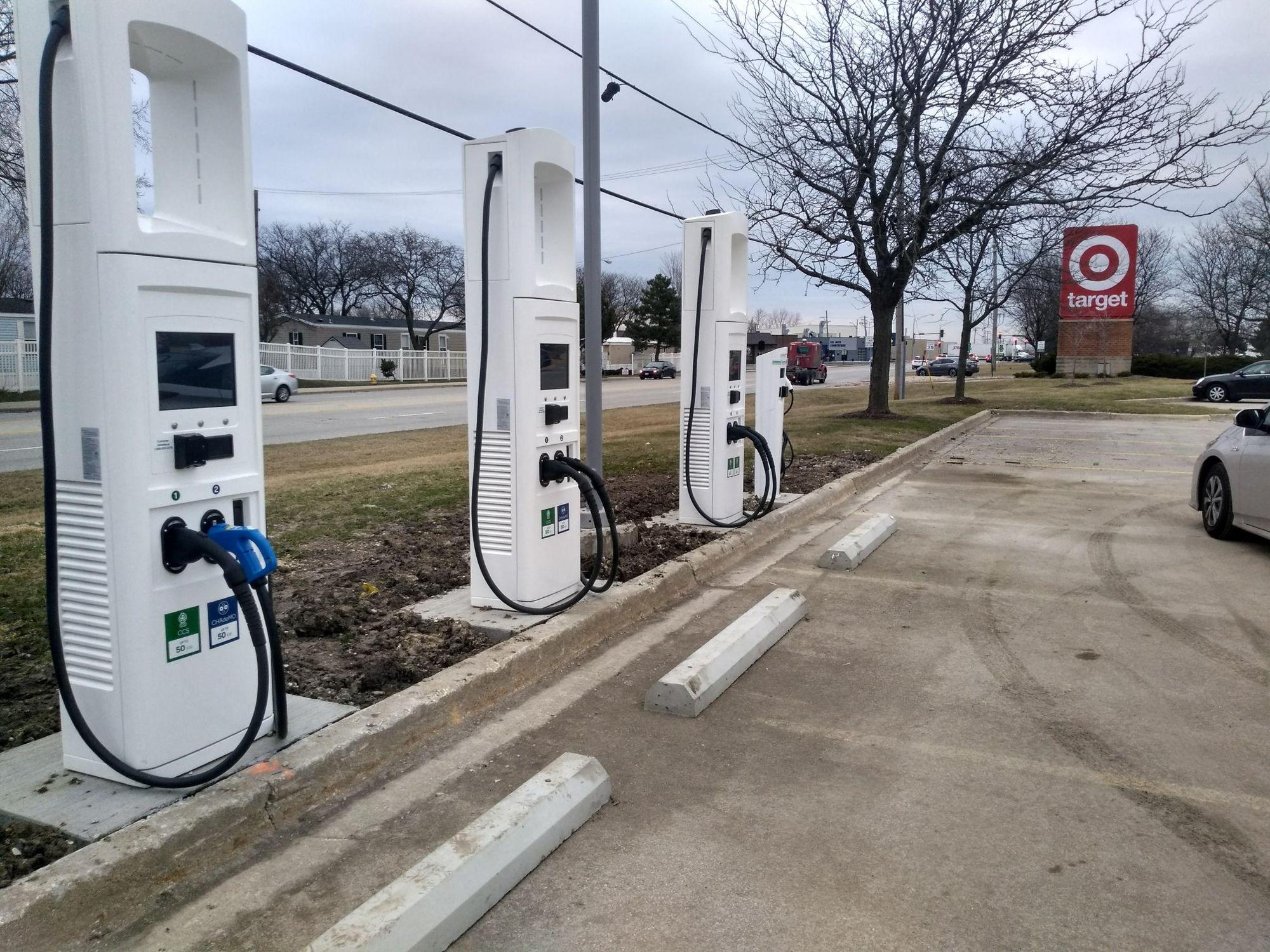 Quarry Shopping Center - Target | Hodgkins, IL | EV Station