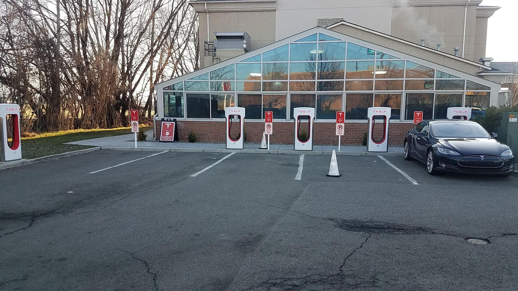 Holiday Inn Express Ellensburg (2) | Ellensburg, WA | EV Station