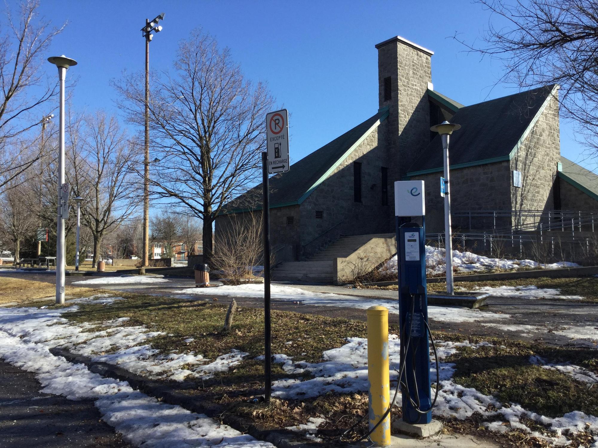 Parc Kent | Montréal, QC | EV Station