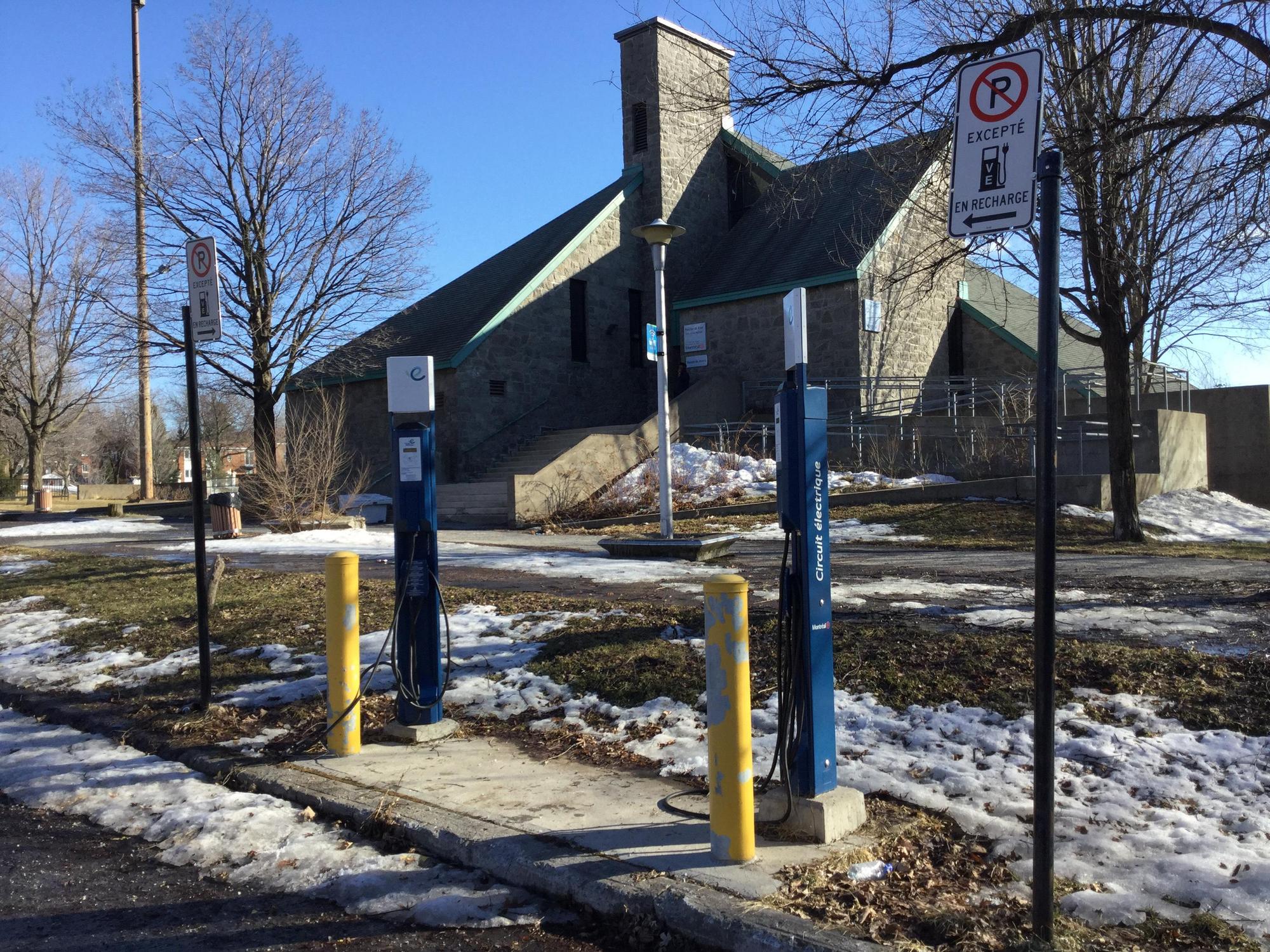Parc Kent | Montréal, QC | EV Station