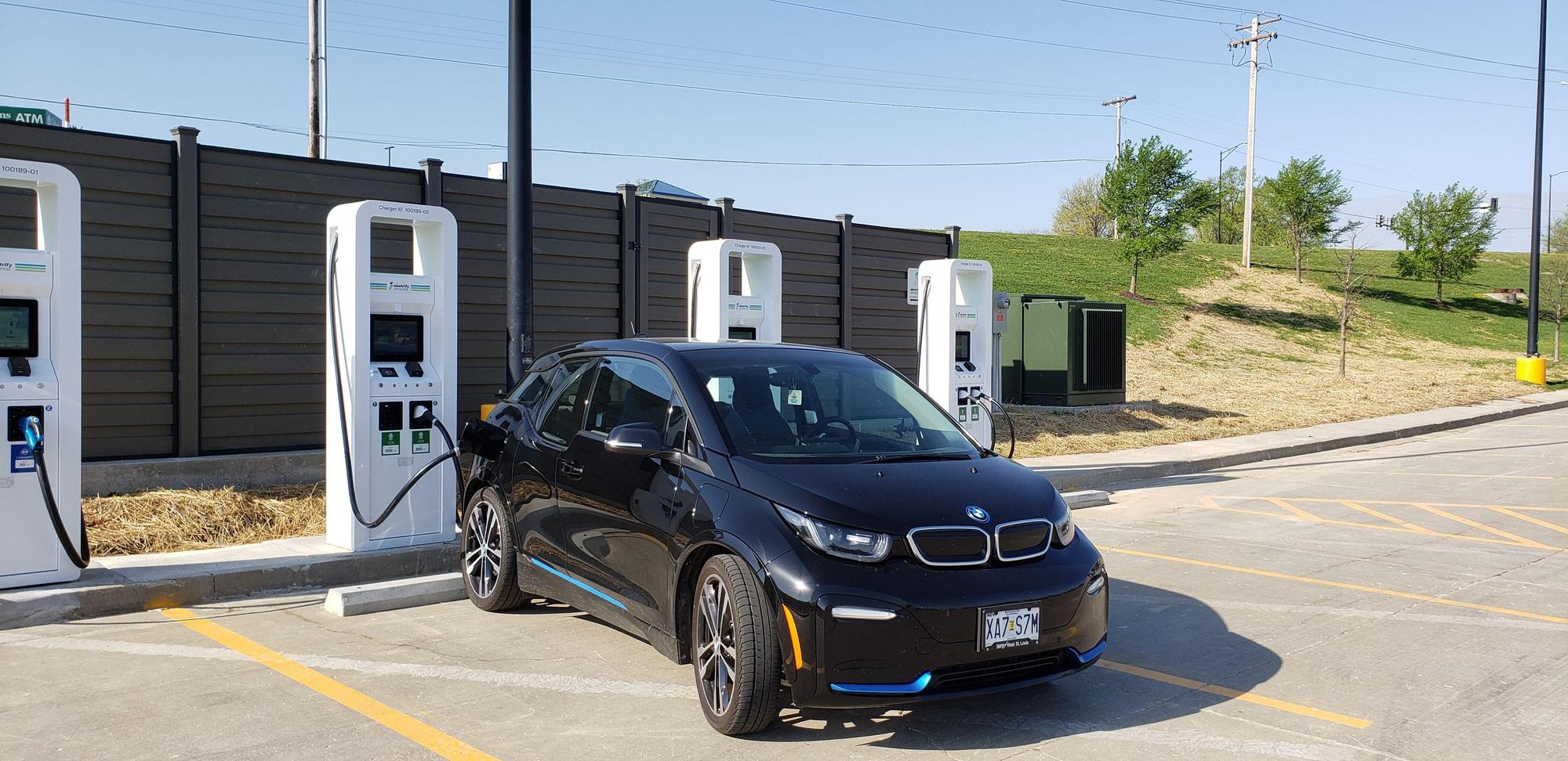 Walmart Supercenter | Boonville, MO | EV Station