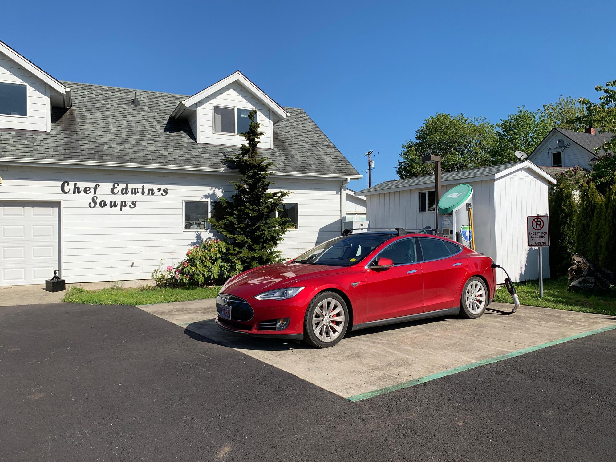The Berry Patch Restaurant | Clatskanie, OR | EV Station