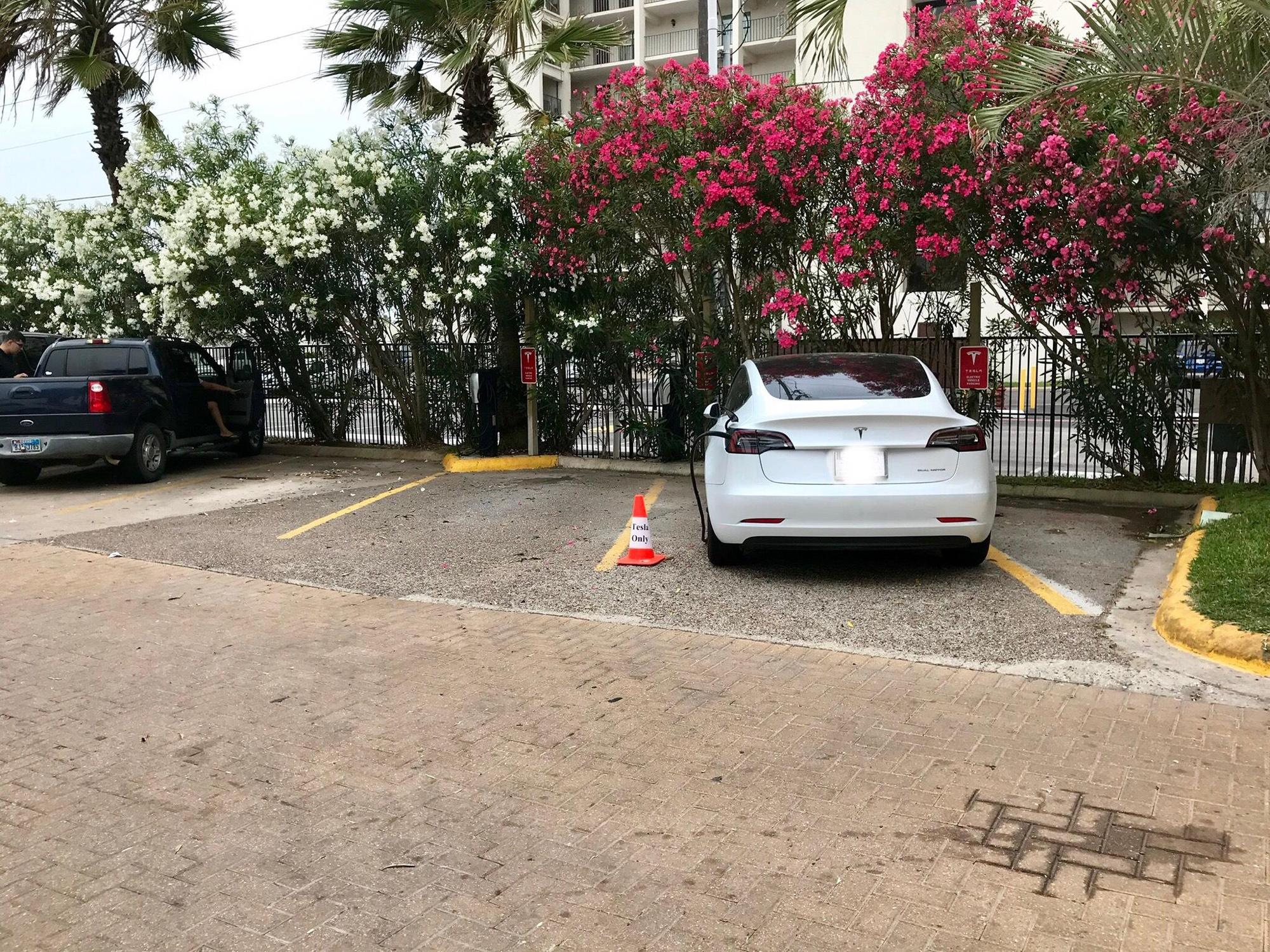 La Copa Inn Beach Hotel | South Padre Island, TX | EV Station