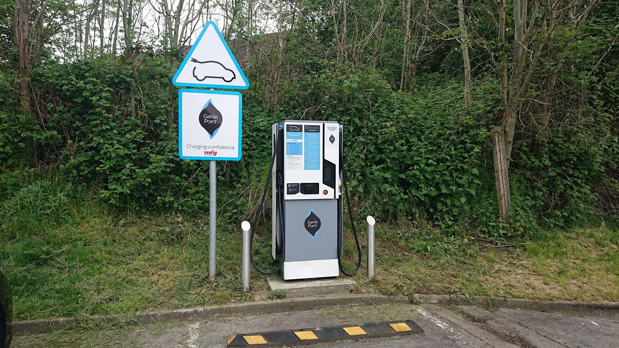 bp A23 (S) MFG Services Handcross | Handcross, England | EV Station