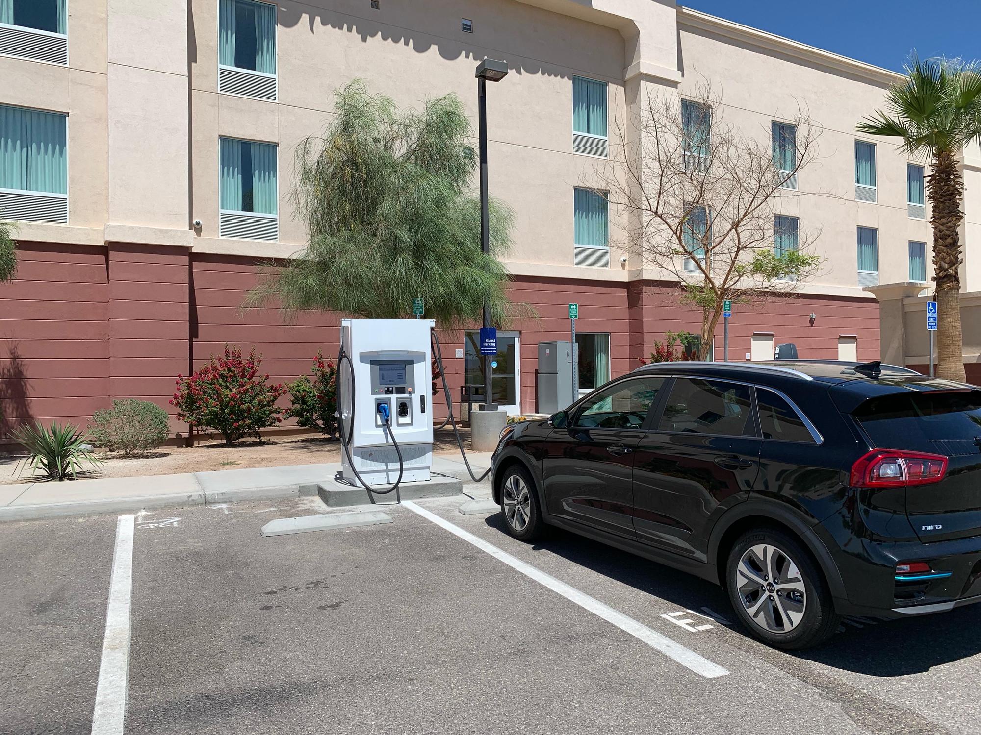 Hampton Inn & Suites Blythe | Blythe, CA | EV Station