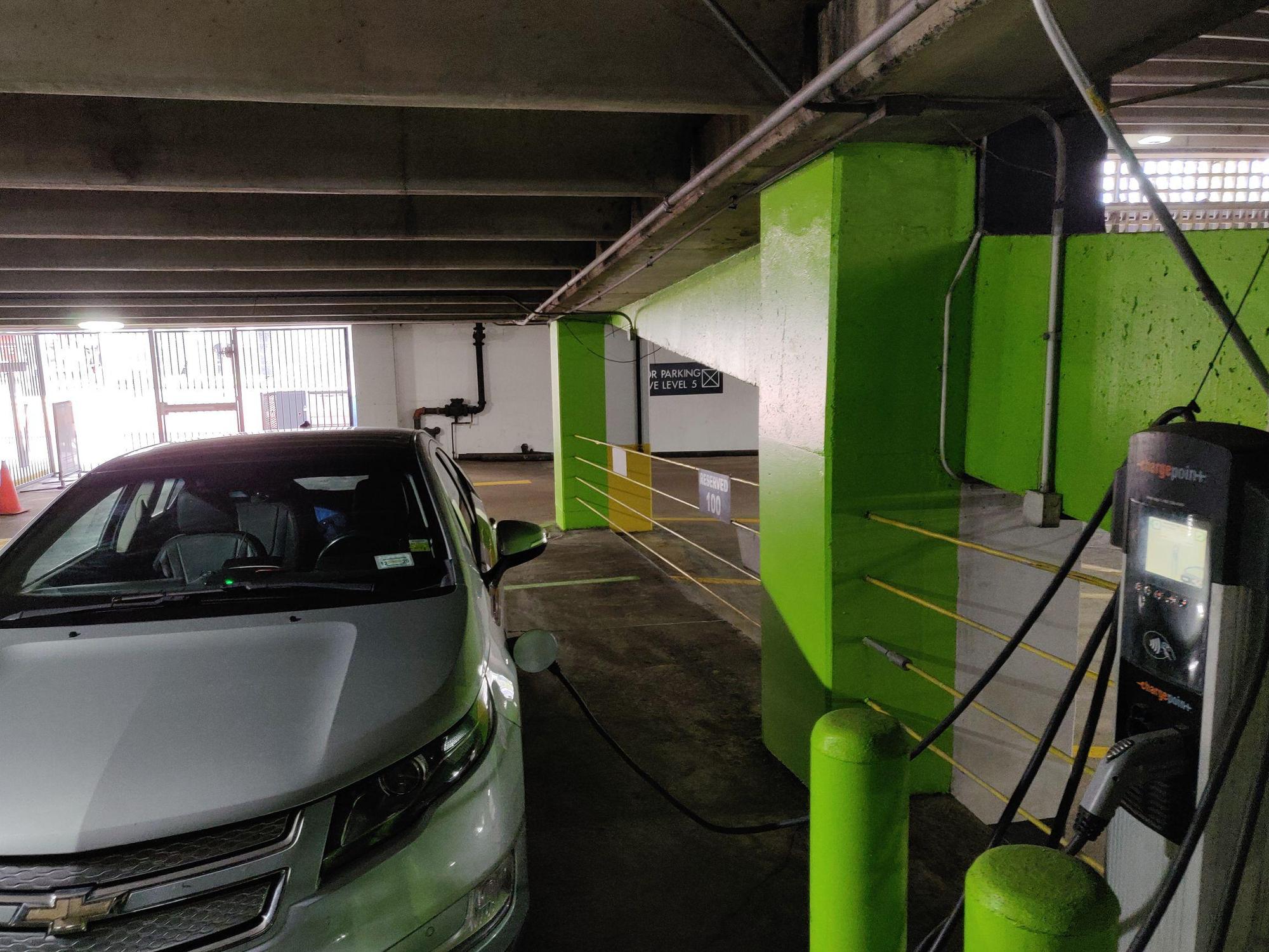 Renaissance Tower | Dallas, TX | EV Station