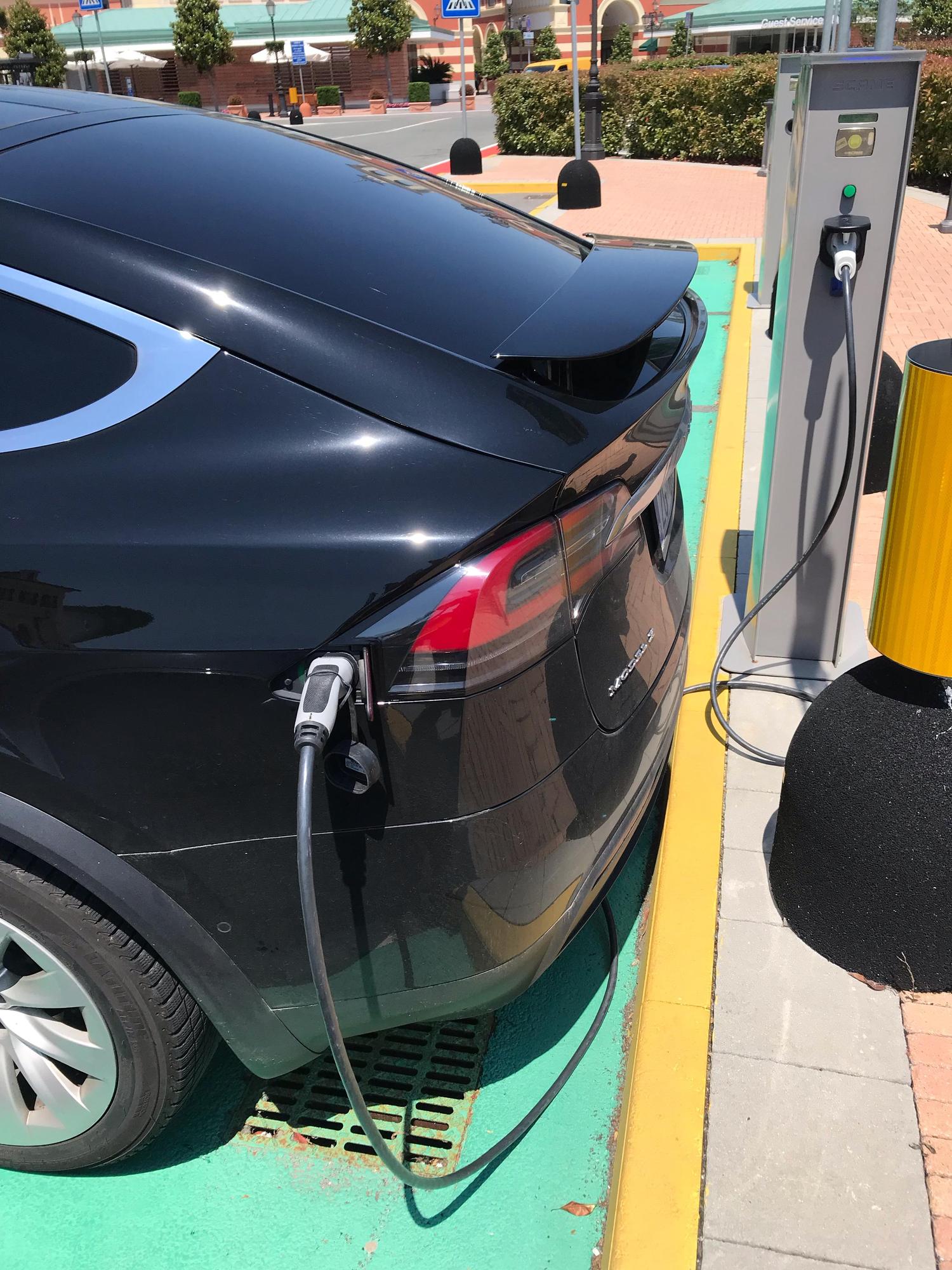 Seravalle Designer Outlet Sud | 44.734594, 8.836784 | EV Station