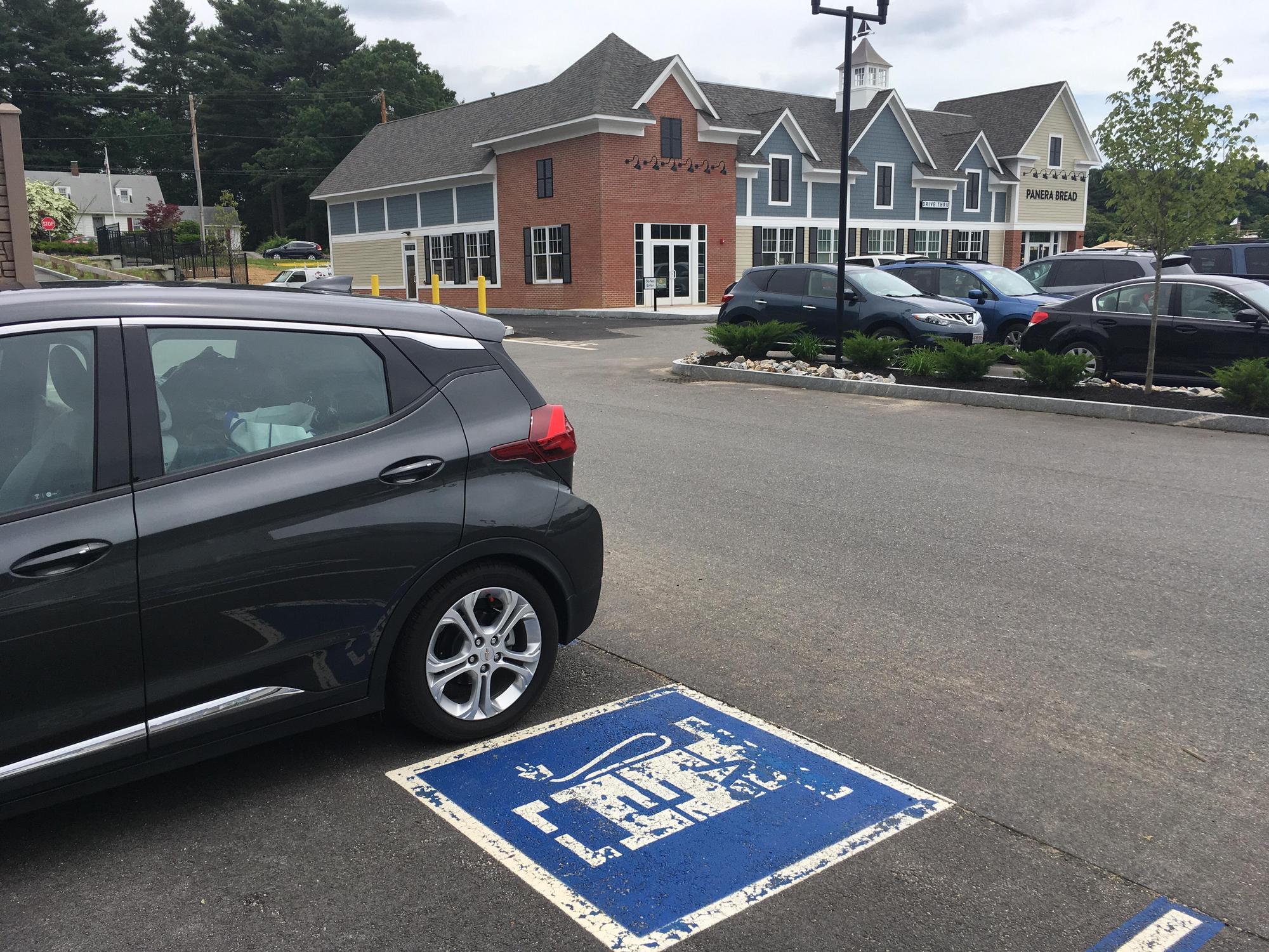 Holiday Inn Express Sturbridge | Sturbridge, MA | EV Station