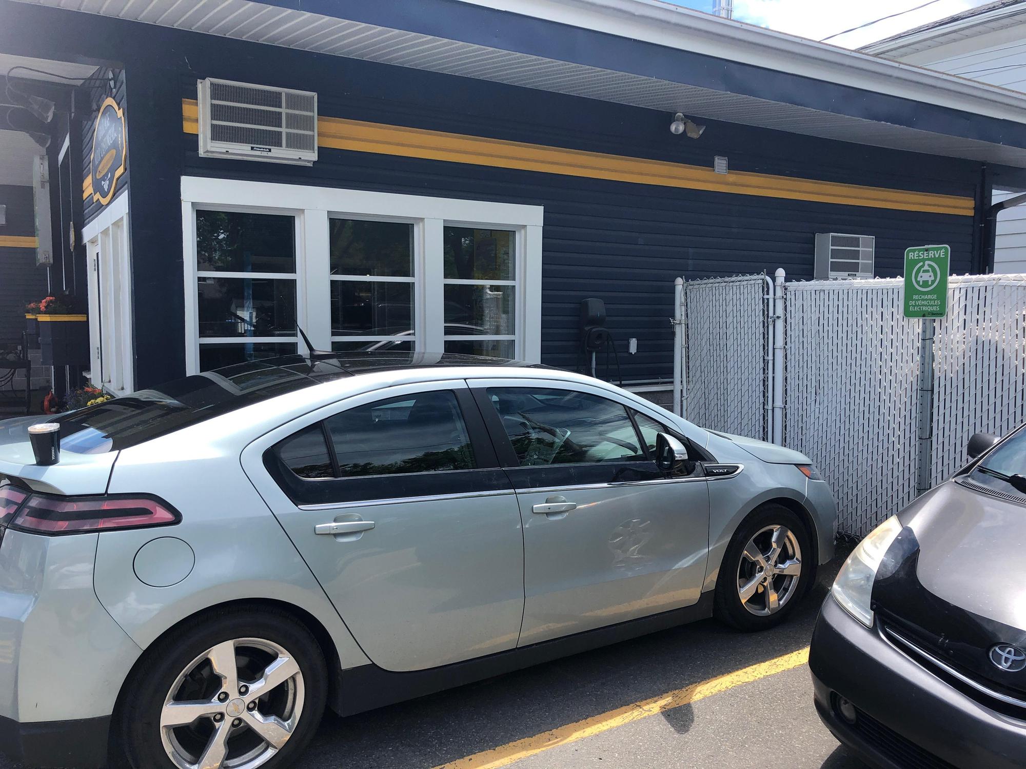Garage MDR Castonguay | Vaudreuil-Dorion, QC | EV Station