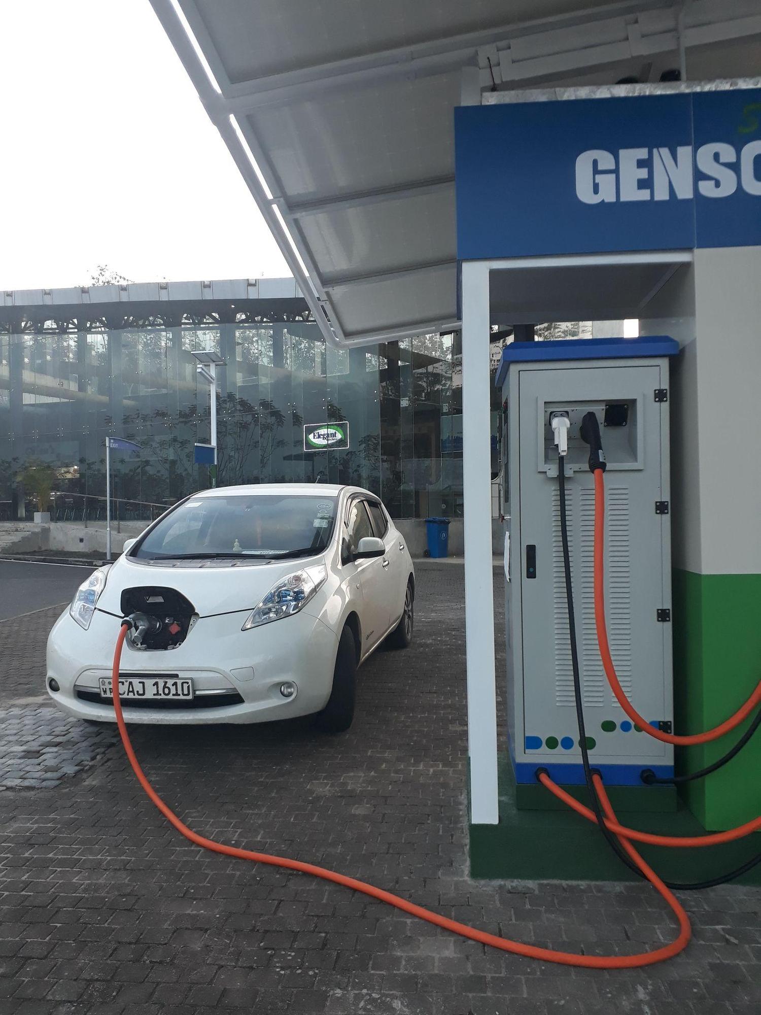 Southern Express Highway Service Area - East | Henpita, WP | EV Station