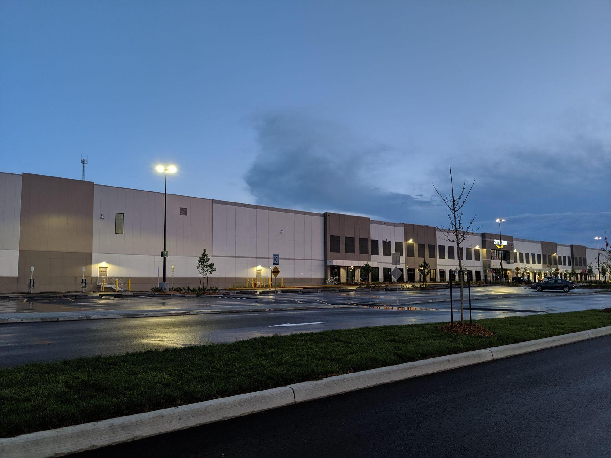 Amazon YOW1 Fulfilment Center | Ottawa, ON | EV Station