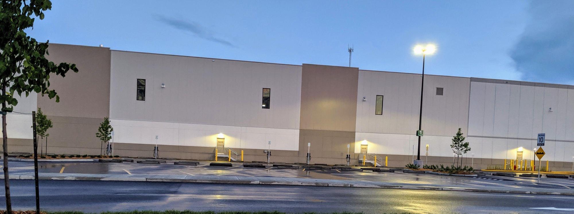 Amazon YOW1 Fulfilment Center | Ottawa, ON | EV Station