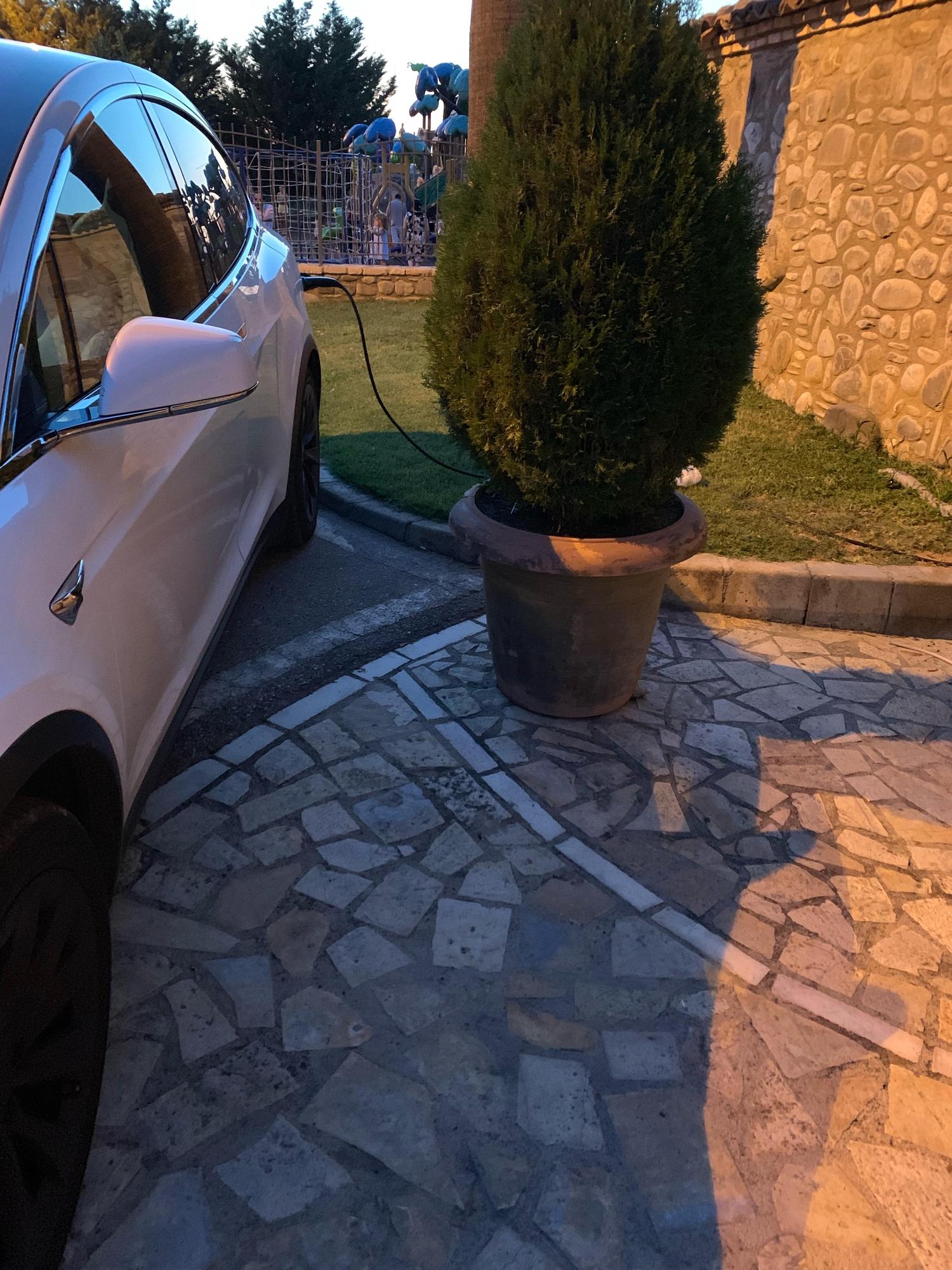 Tirane | Tiranë, Qarku i Tiranës | EV Station