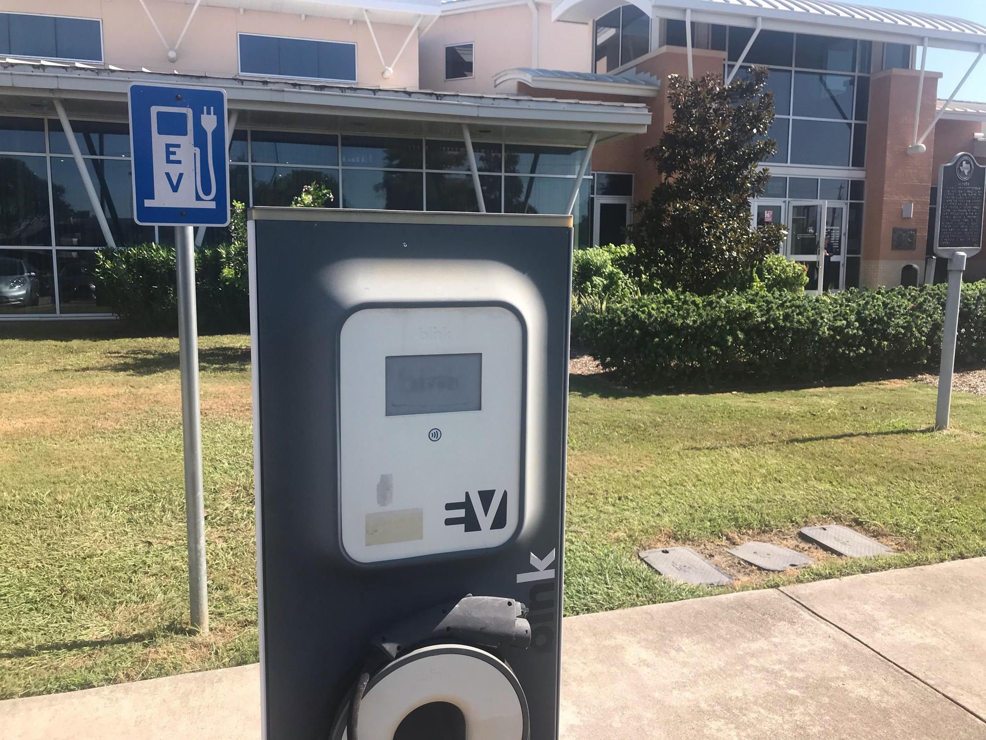 Vinson Library | Houston, TX | EV Station