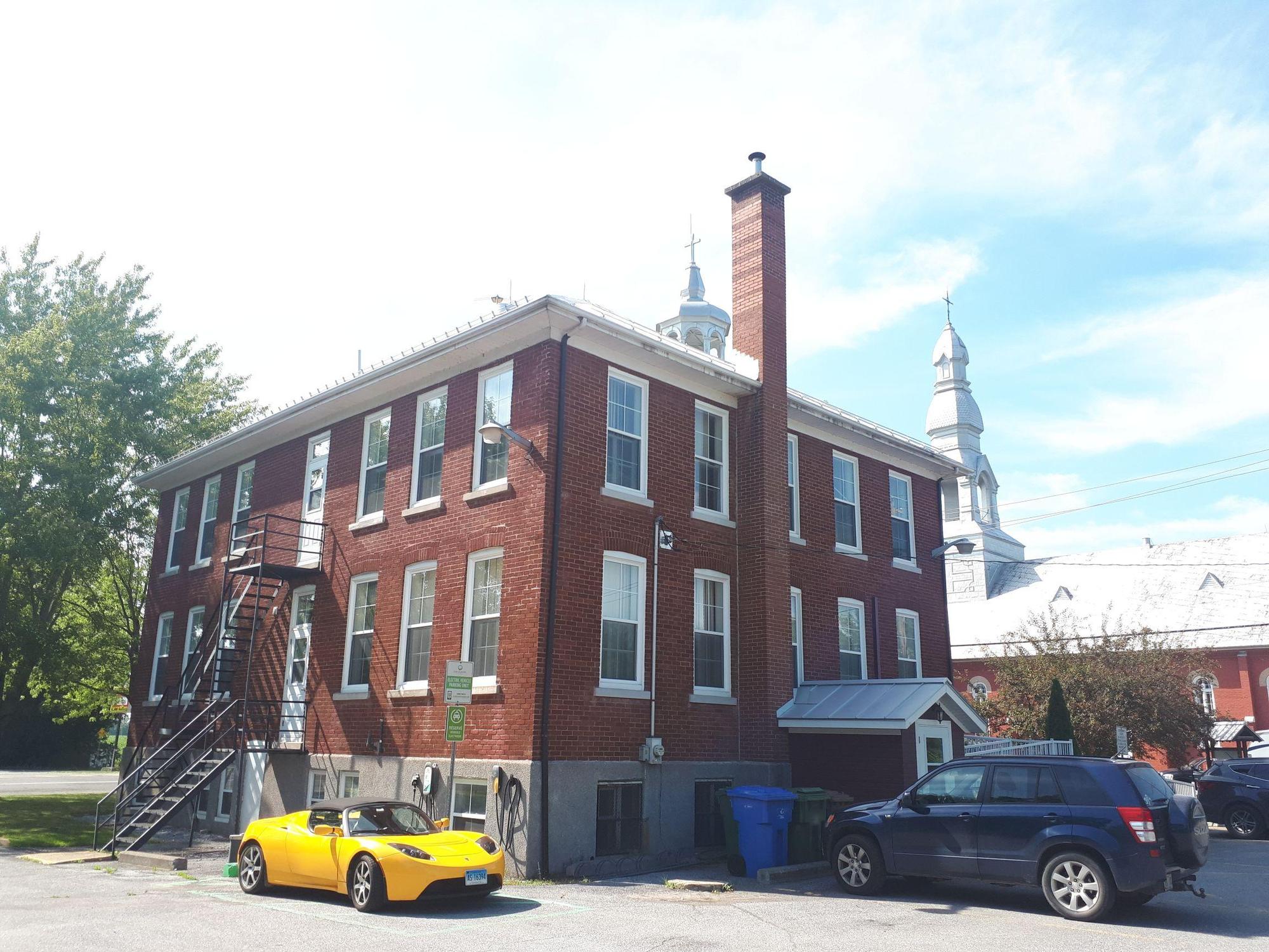 Pike River - Hôtel de Ville | Stanbridge Station, QC | EV Station