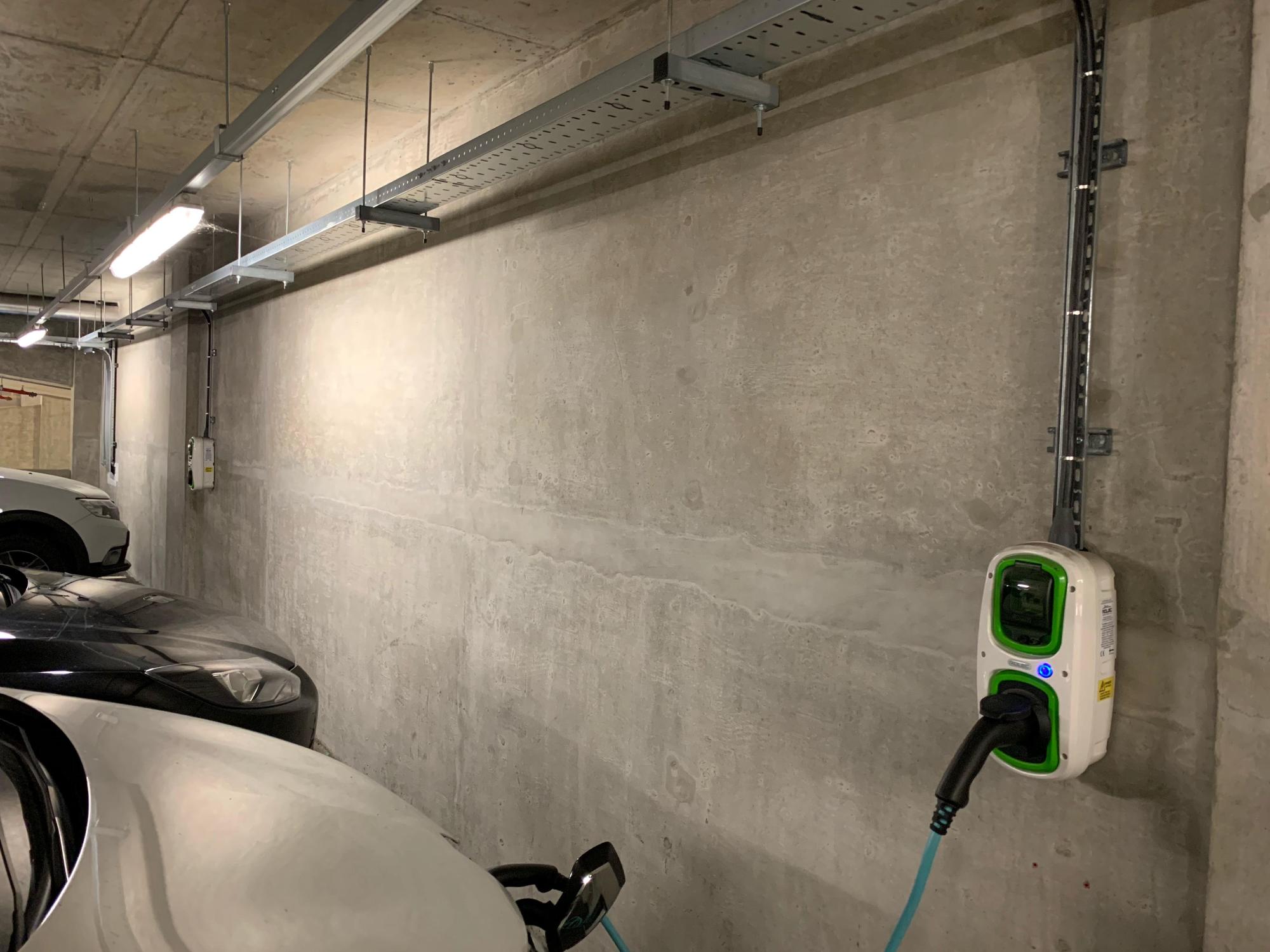 Premier Inn Car Park | 1–5 Simpson's Road, Bromley, BR2, England | EV ...