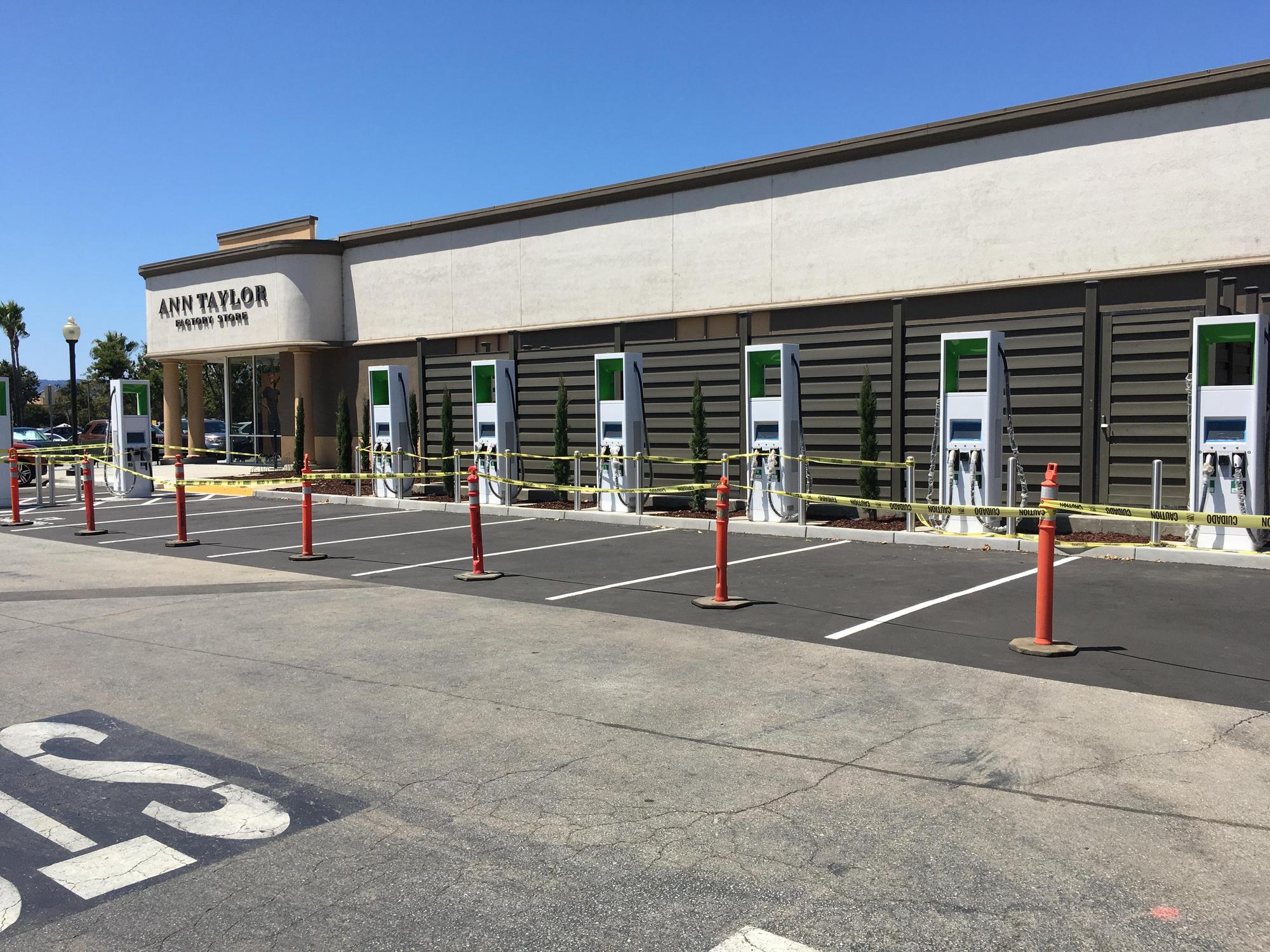 Gilroy Premium Outlets (3) | Gilroy, CA | EV Station