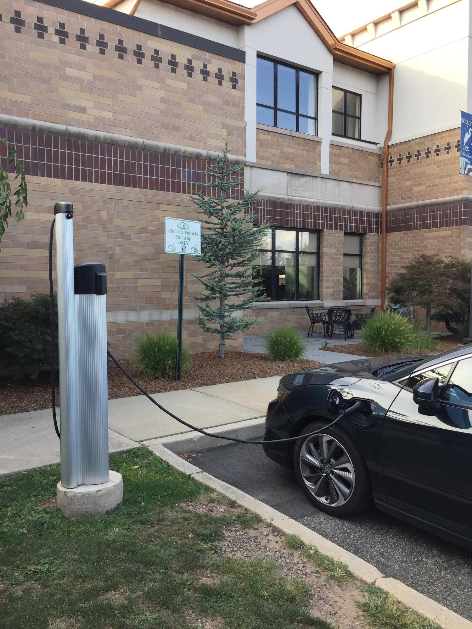 Secaucus Public Library and Business Resource Center (1) | Secaucus, NJ ...