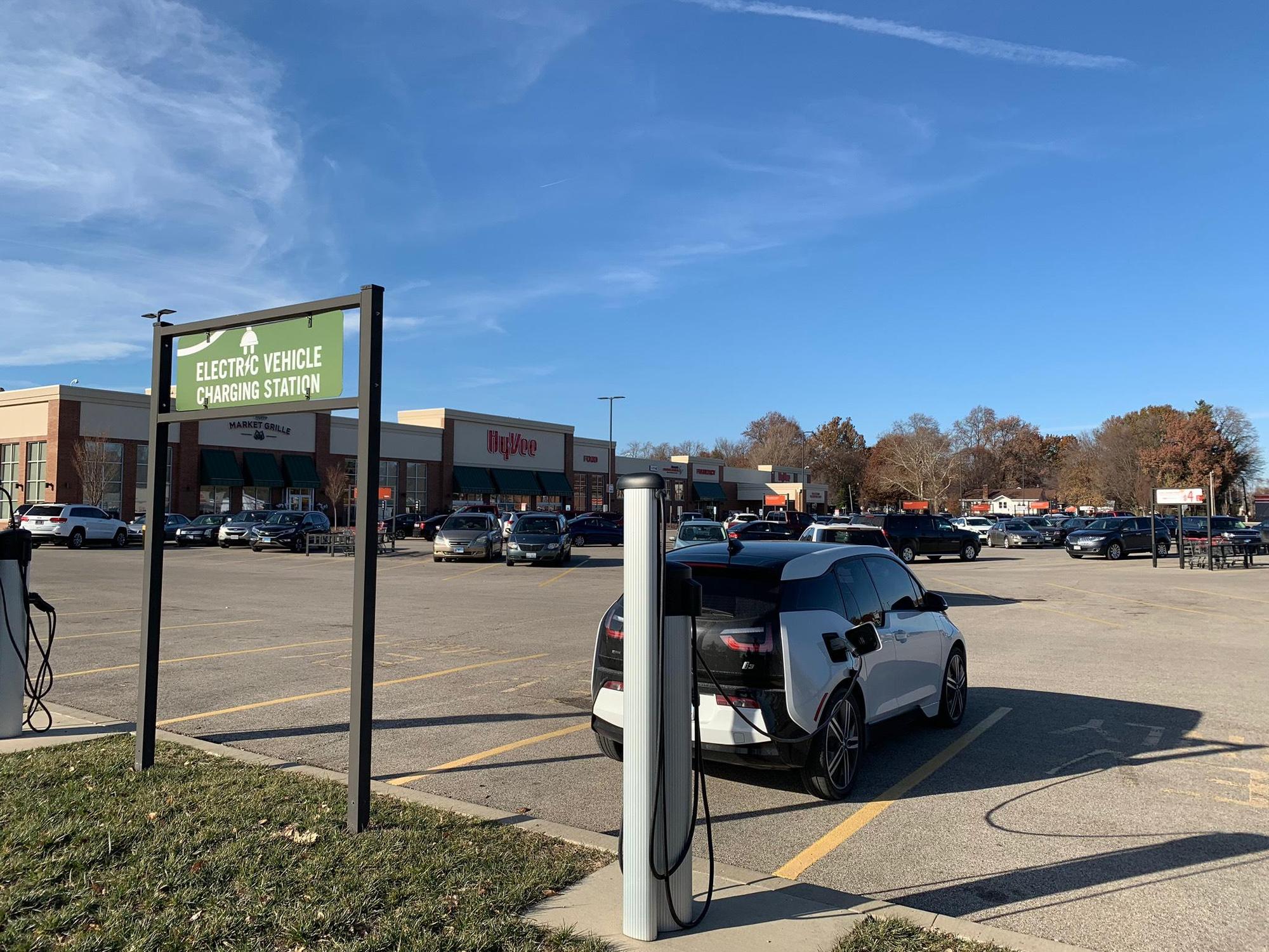 Hy-Vee Springfield | Springfield, IL | EV Station