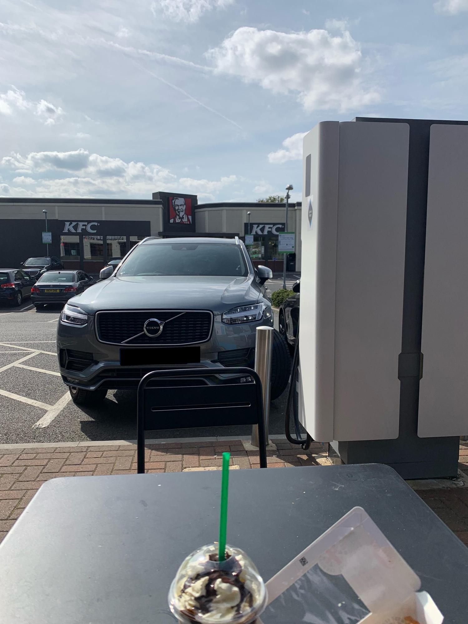 KFC & Starbucks | Heathrow, England | EV Station