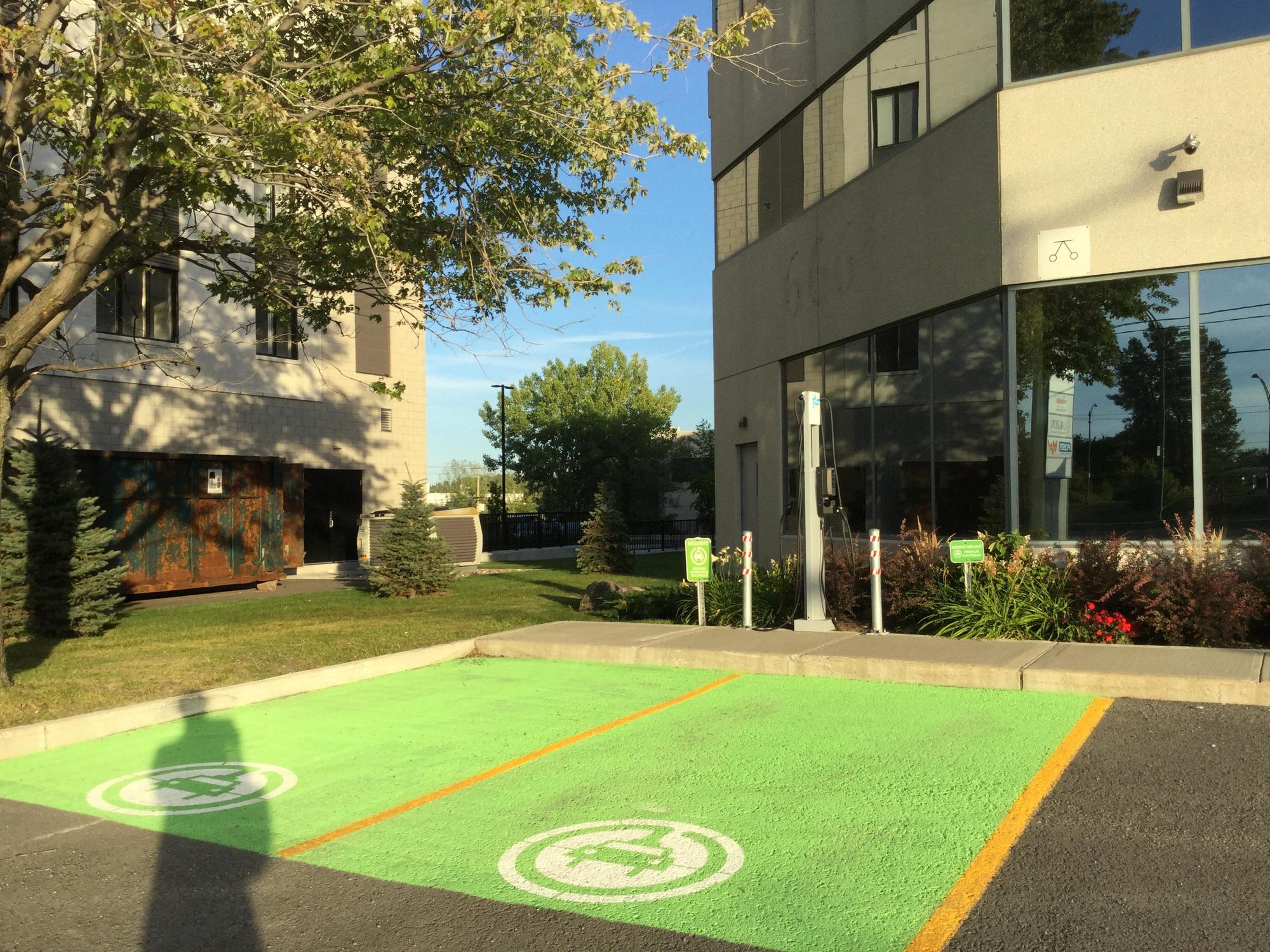 Colliers Canada | Laval, QC | EV Station