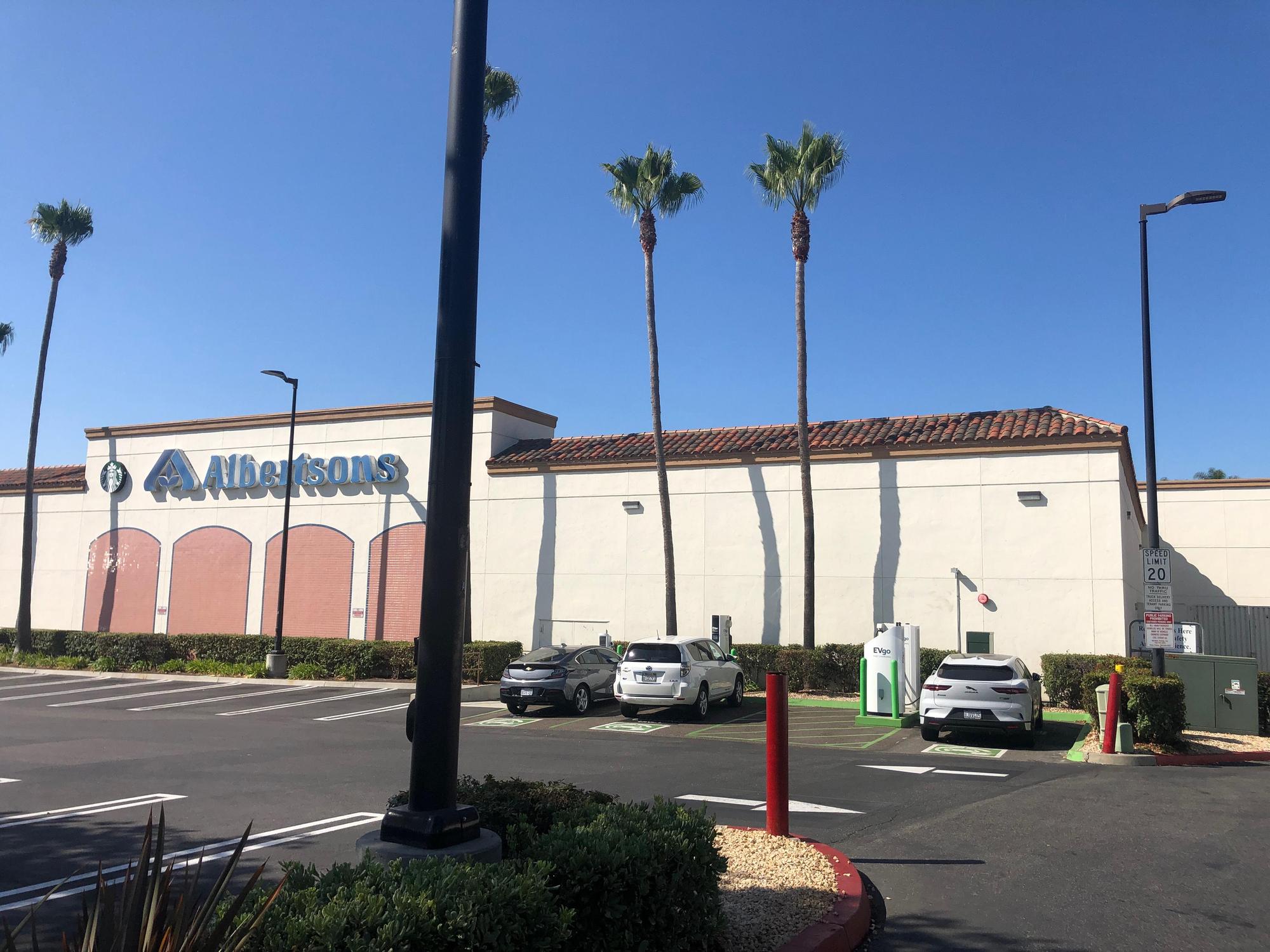 Albertson's | Vista, CA | EV Station