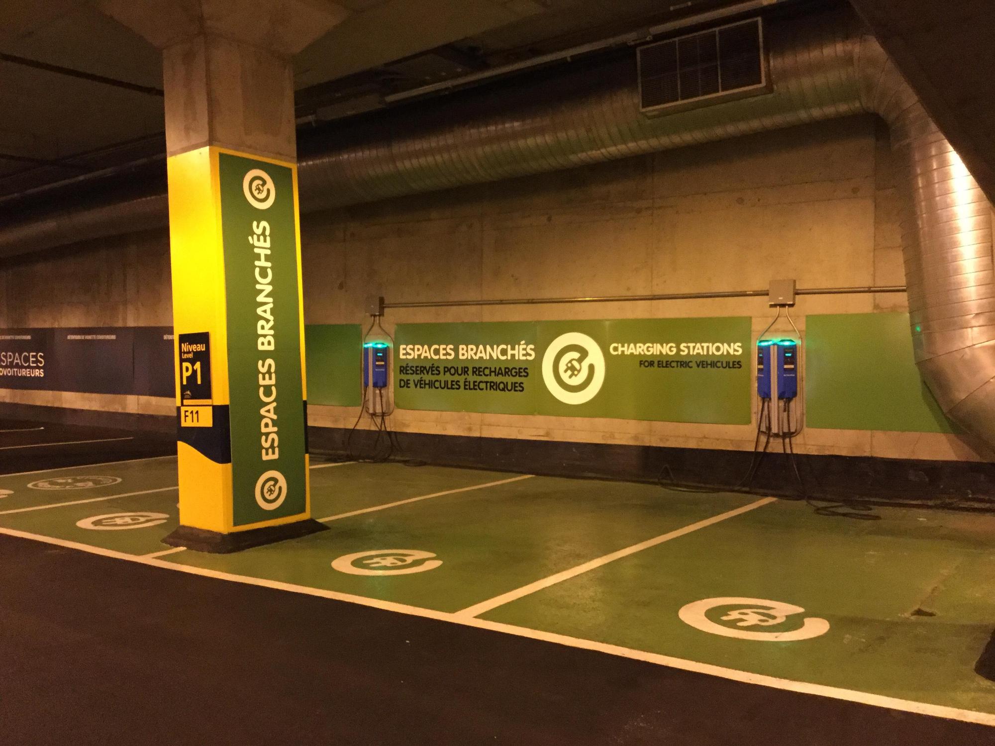 Edifice Jacques-Parizeau | Montréal, QC | EV Station